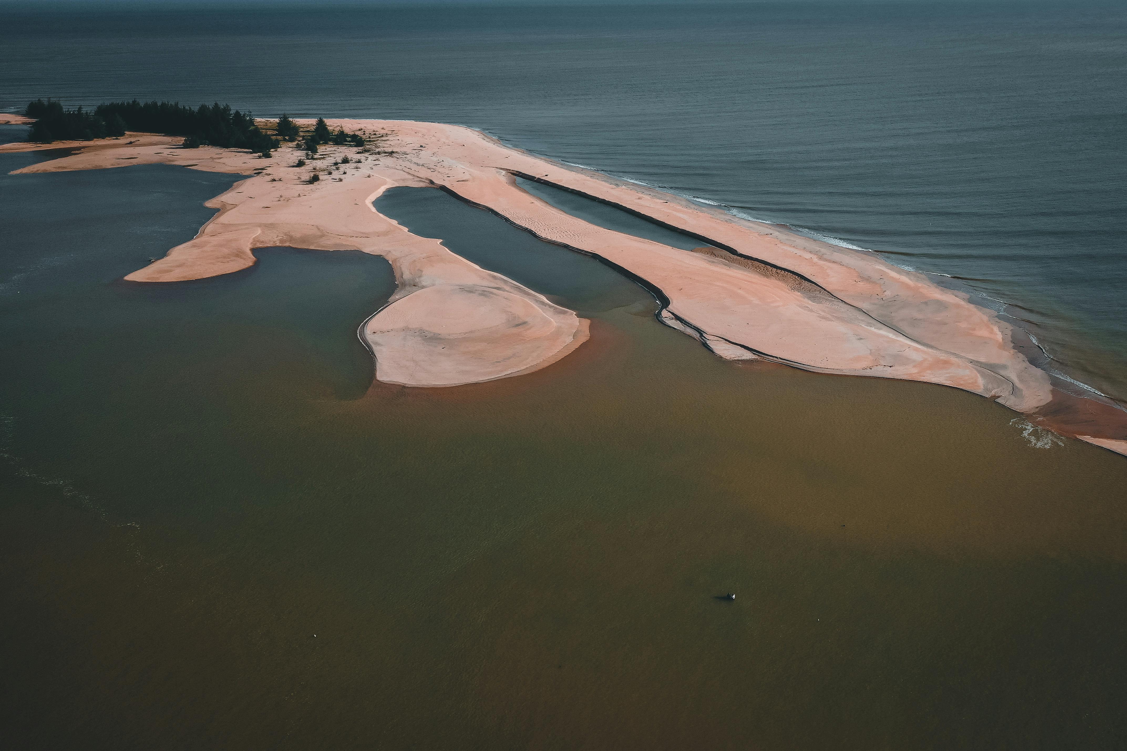 Aerial Shot of Sandbars on a Sea Island · Free Stock Photo