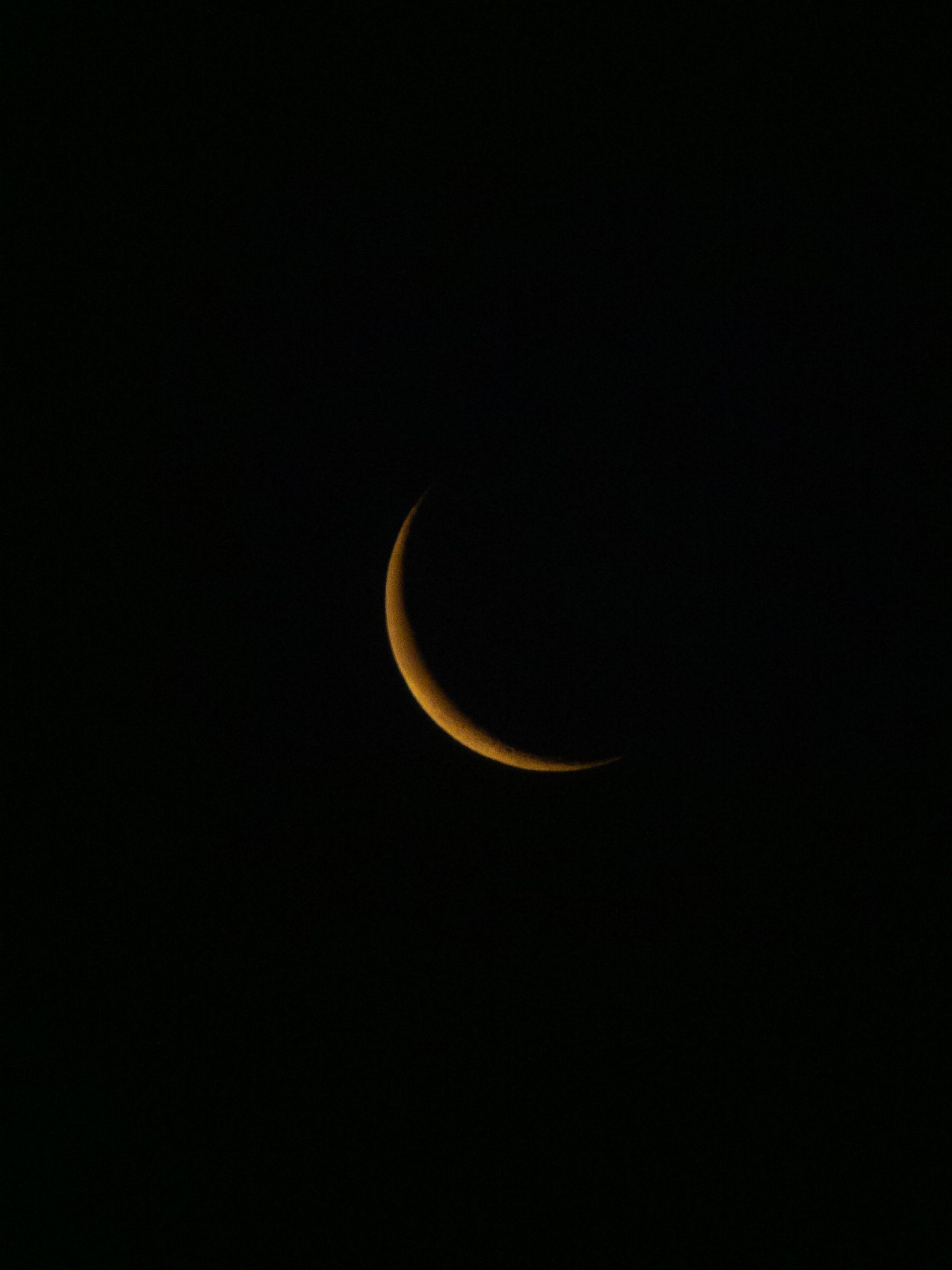 Crescent Moon in the Black Sky · Free Stock Photo