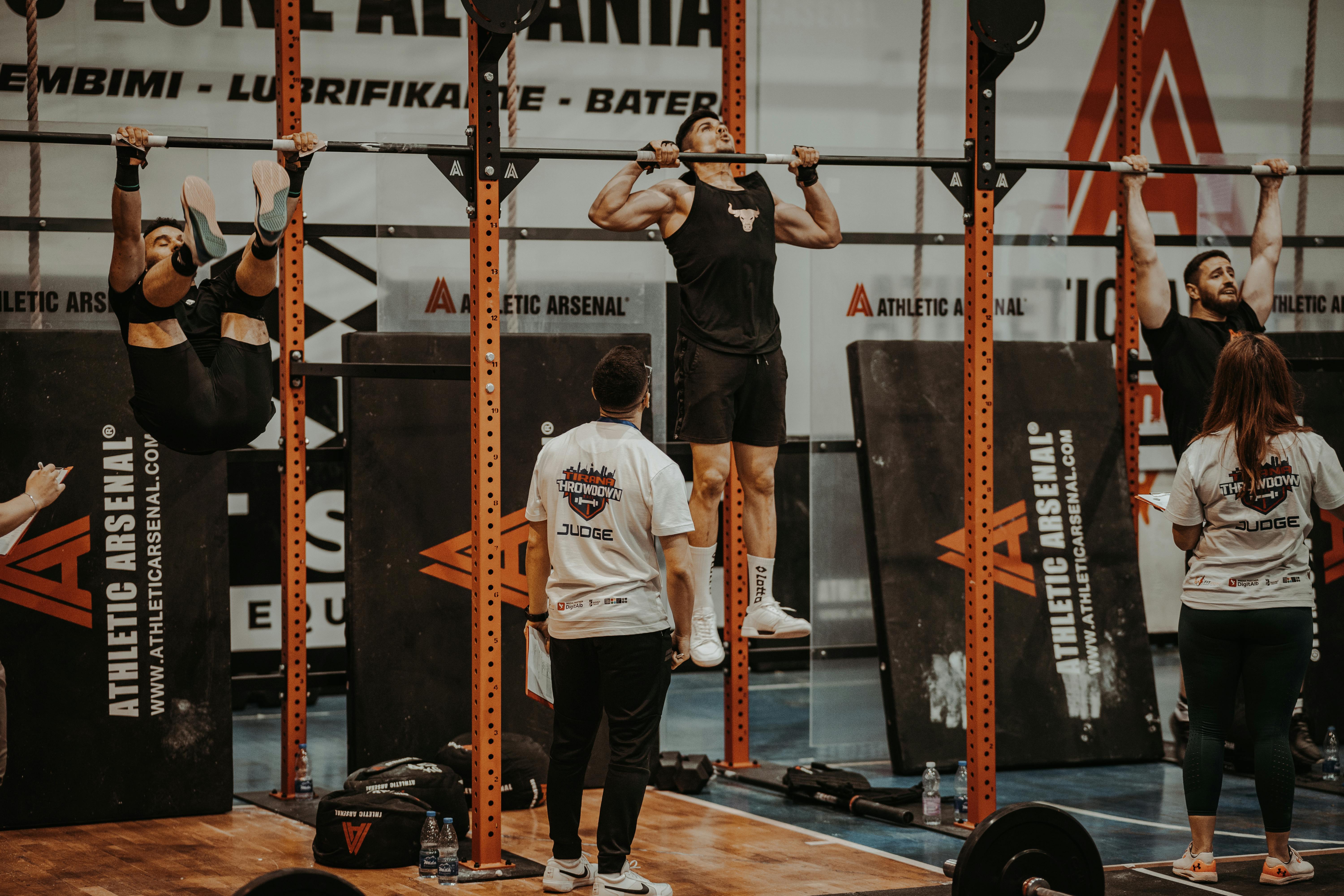 Pull-ups Competition at Gym · Free Stock Photo