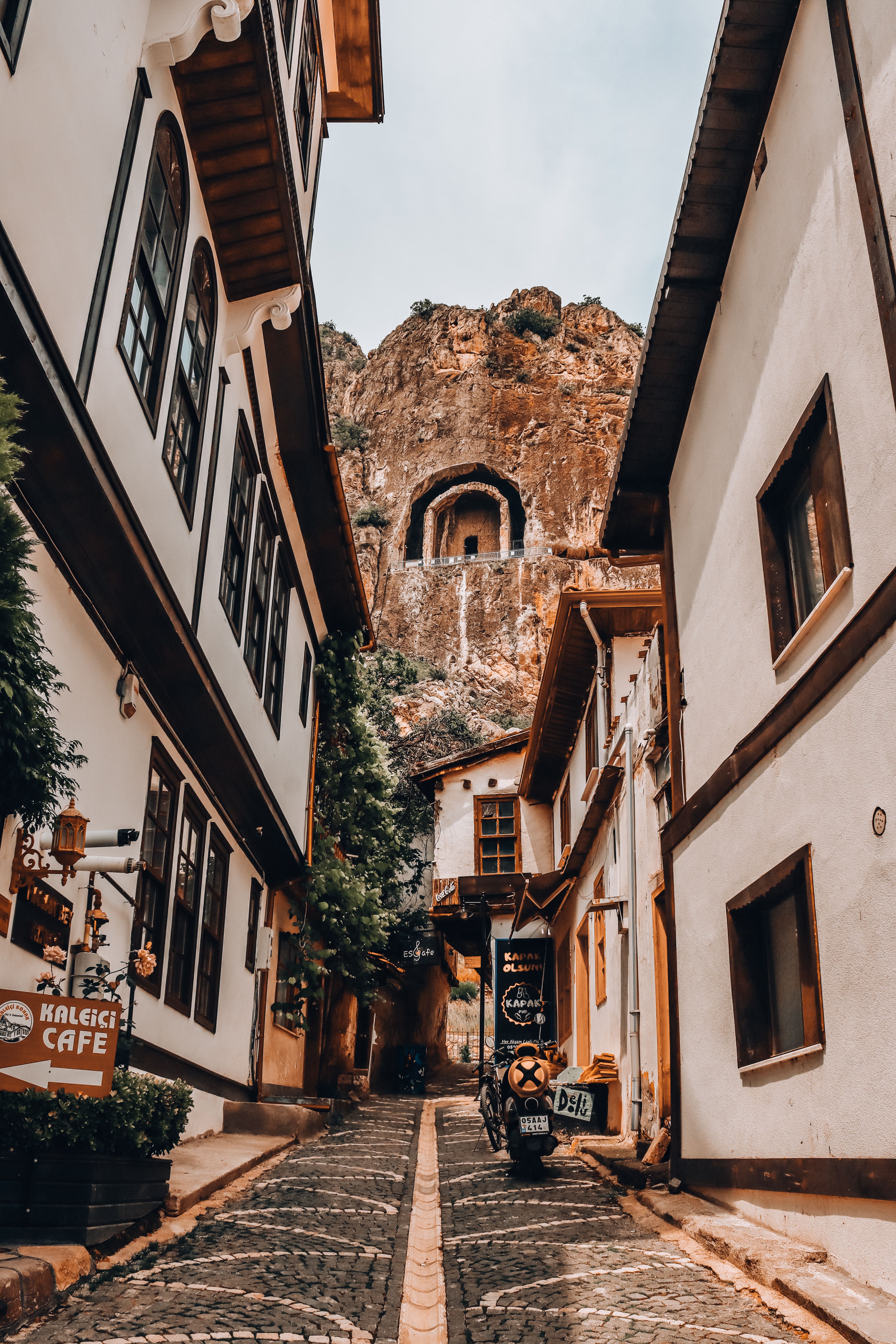 Narrow Alley in Amasya in Turkey · Free Stock Photo
