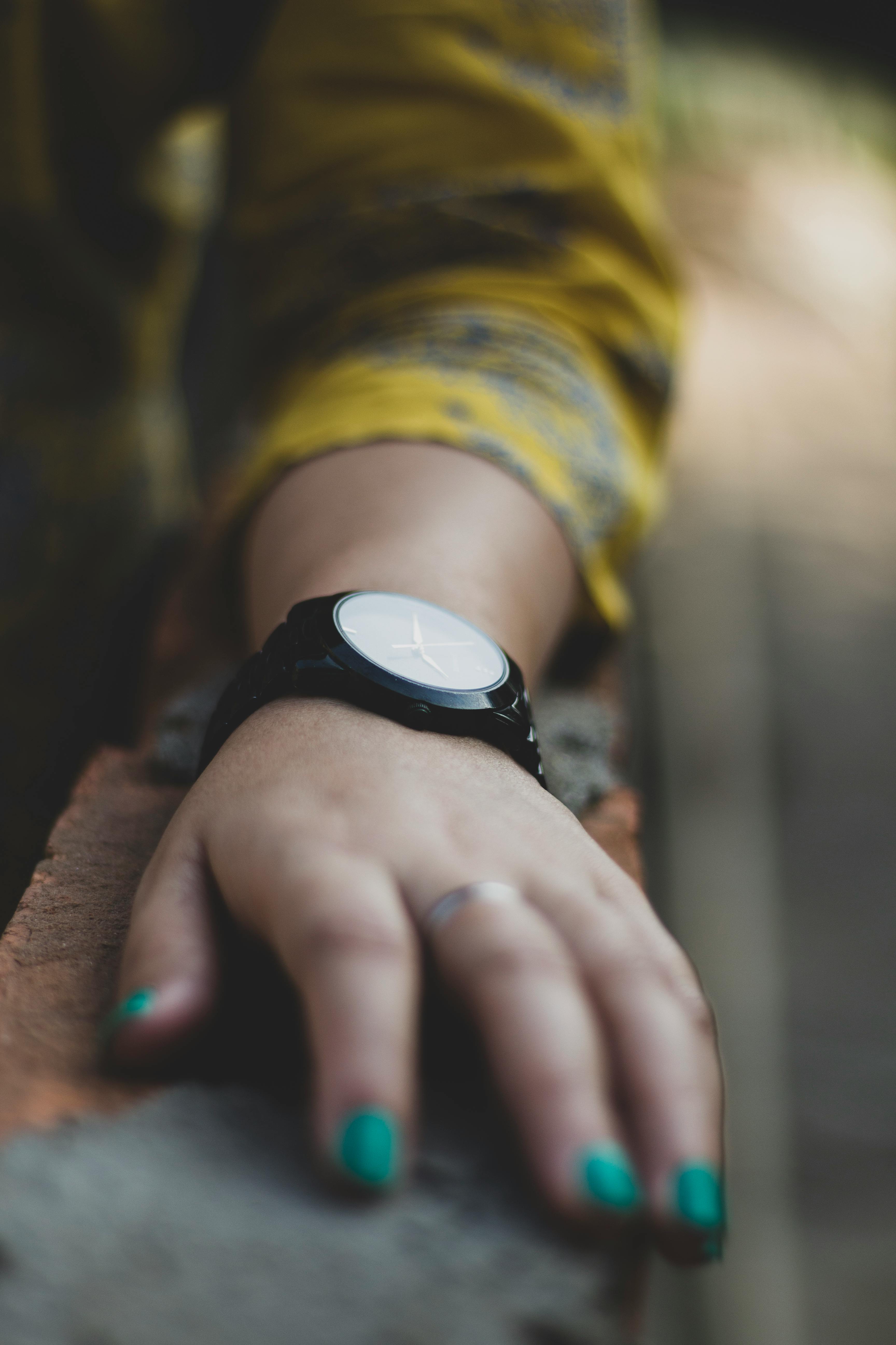 Persona Con Reloj De Pulsera · Fotos de stock gratuitas