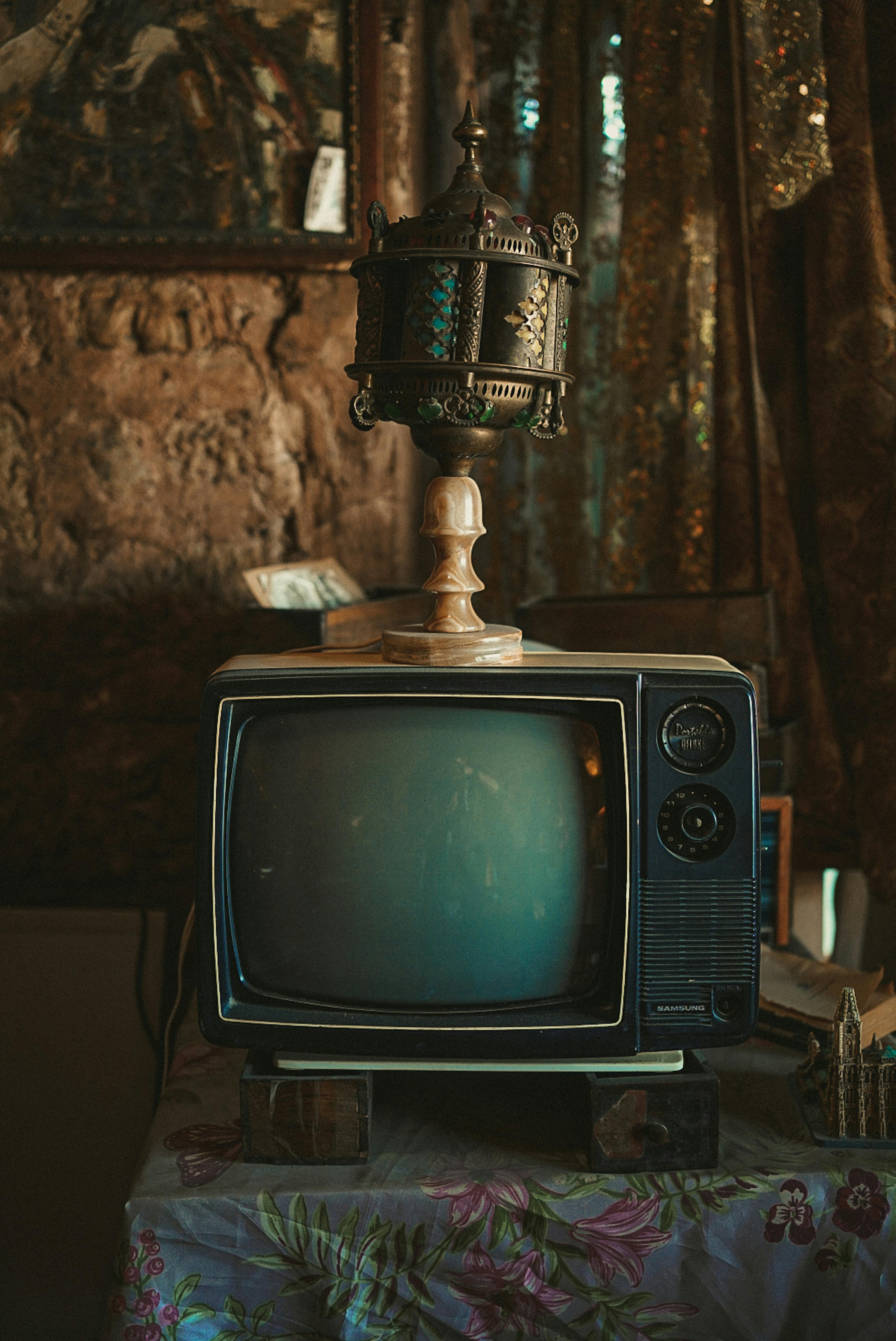 Vintage Tv Wallpaper 180+ Vintage Wooden Tv With Static Stock Photos,