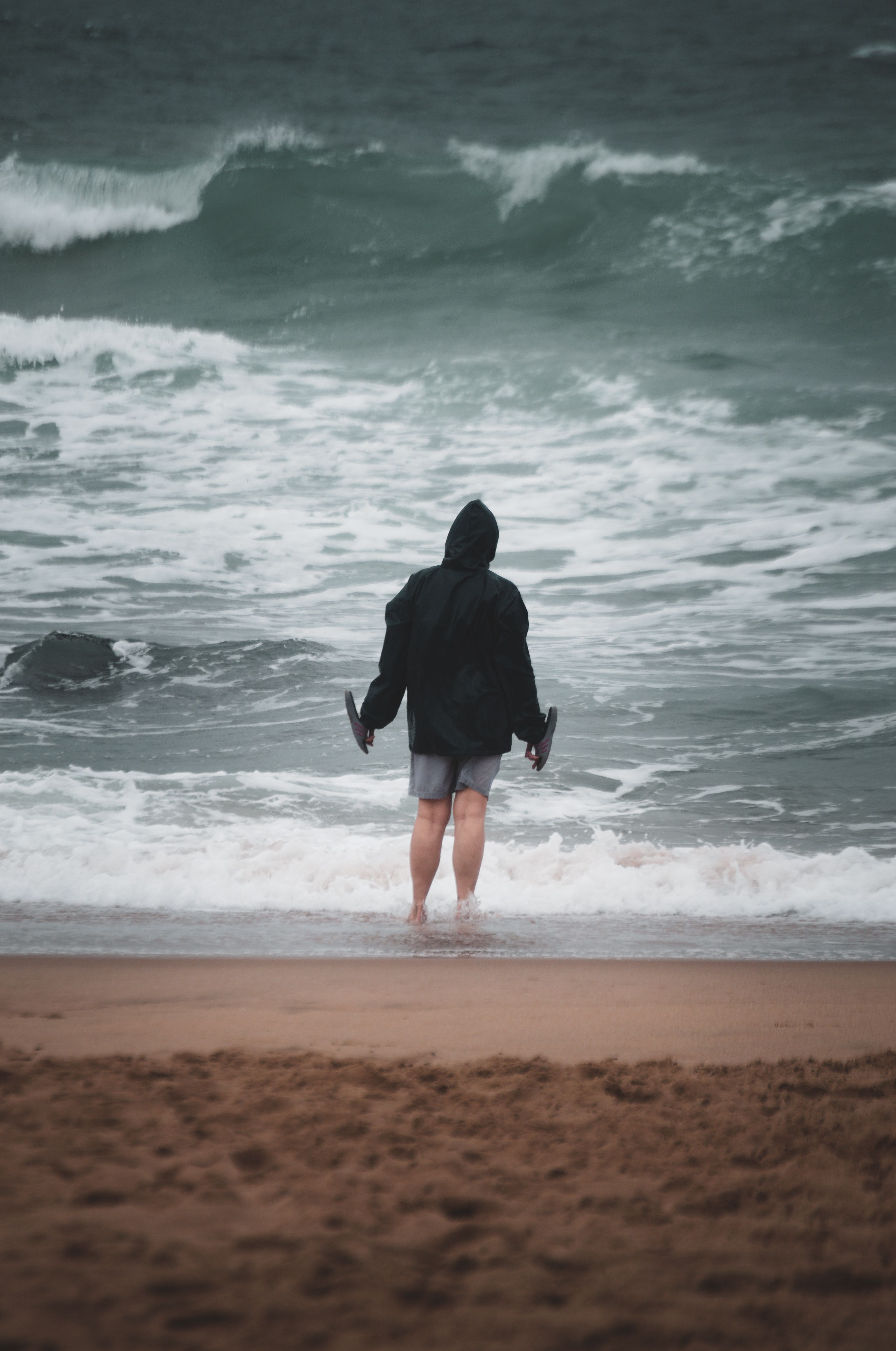 모래 물 바다 본디 해변 손을 흔들다 수직 쐈어 여름 해변 호주 휴가에 관한 무료 스톡 사진