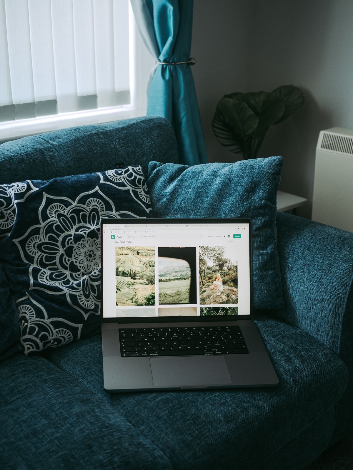 Laptop Walpapers Photos, Download The BEST Free Laptop Walpapers Stock ...