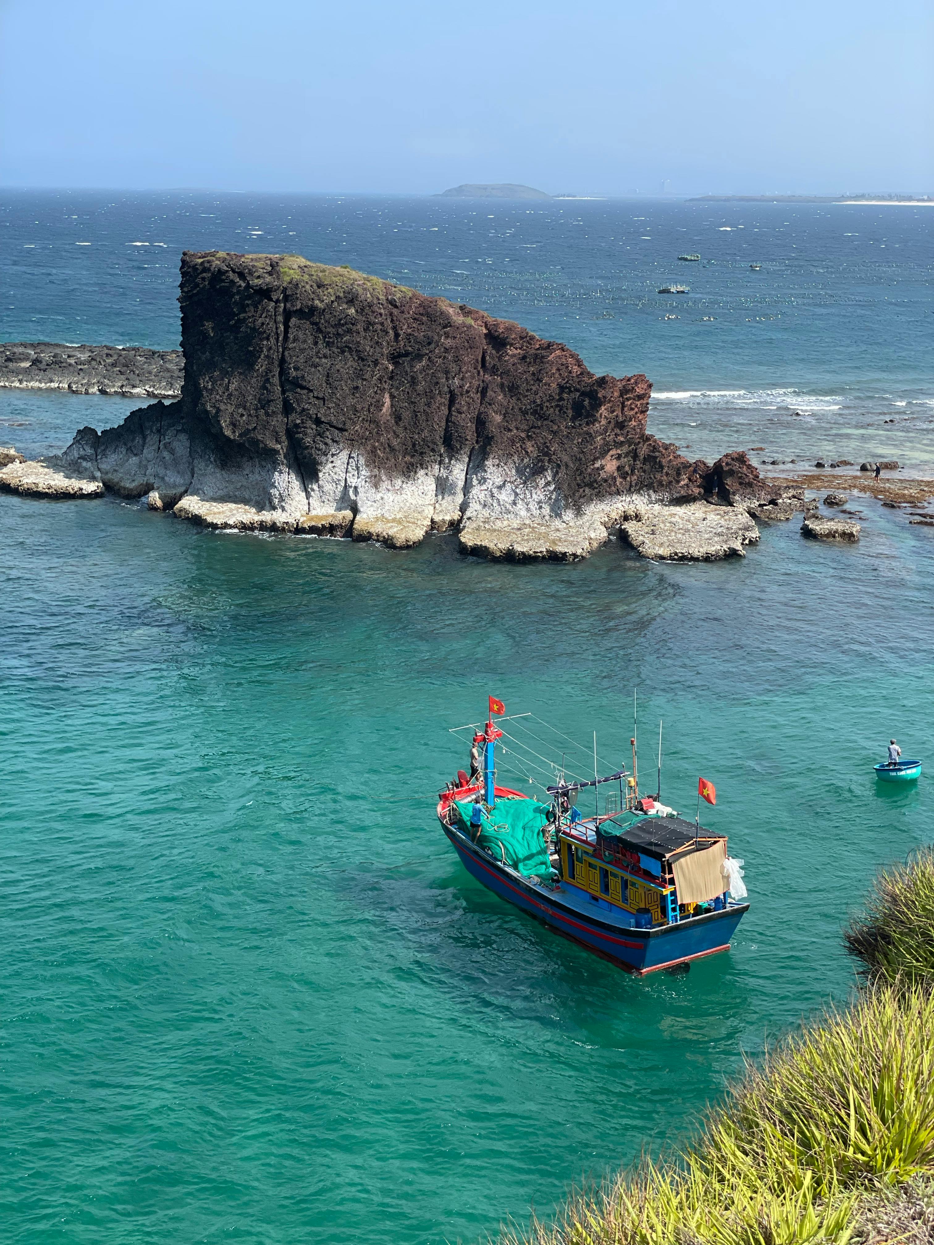 Trawler on Emerald Waters · Free Stock Photo
