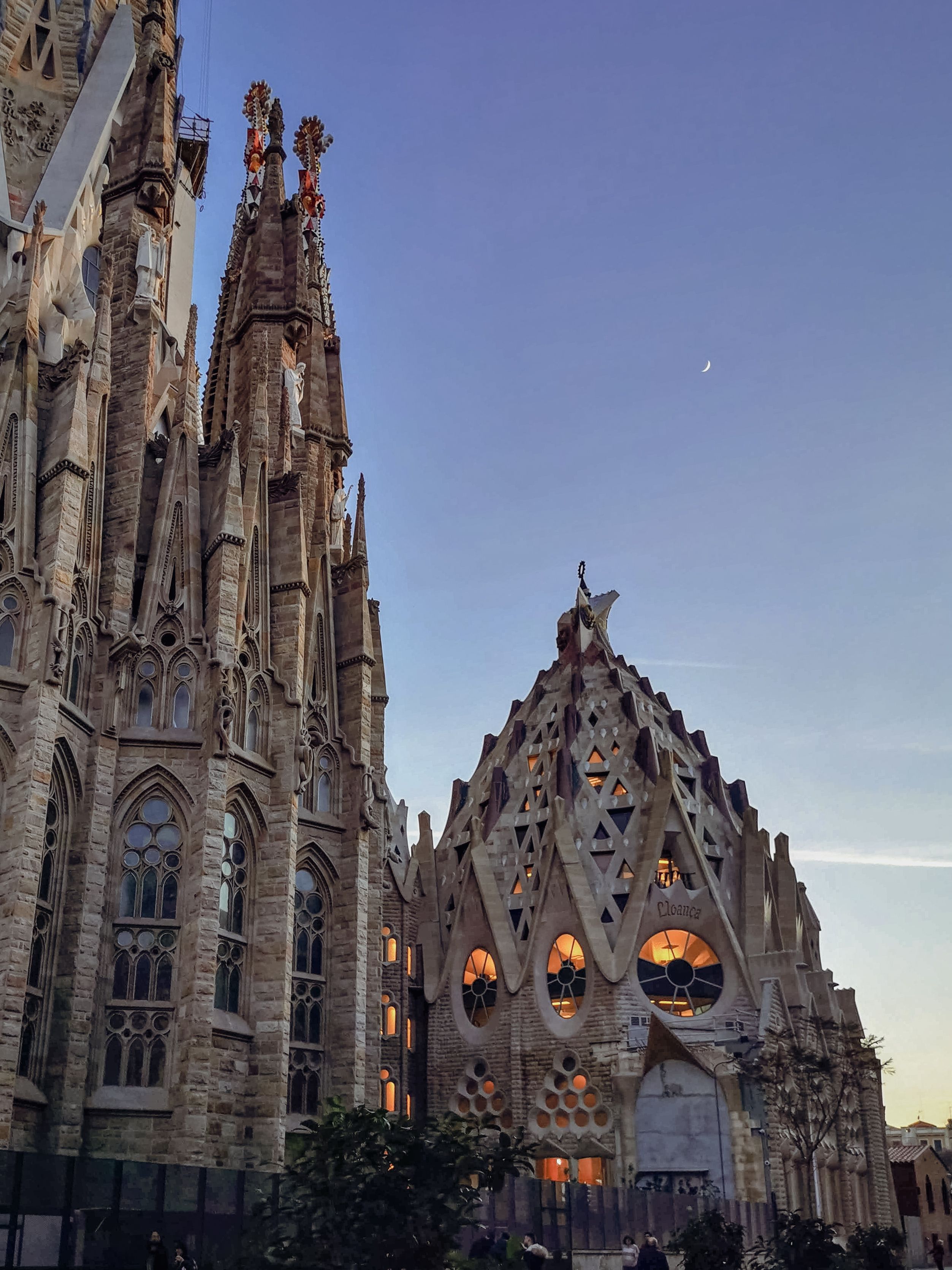 Building of La Sagrada Familia · Free Stock Photo