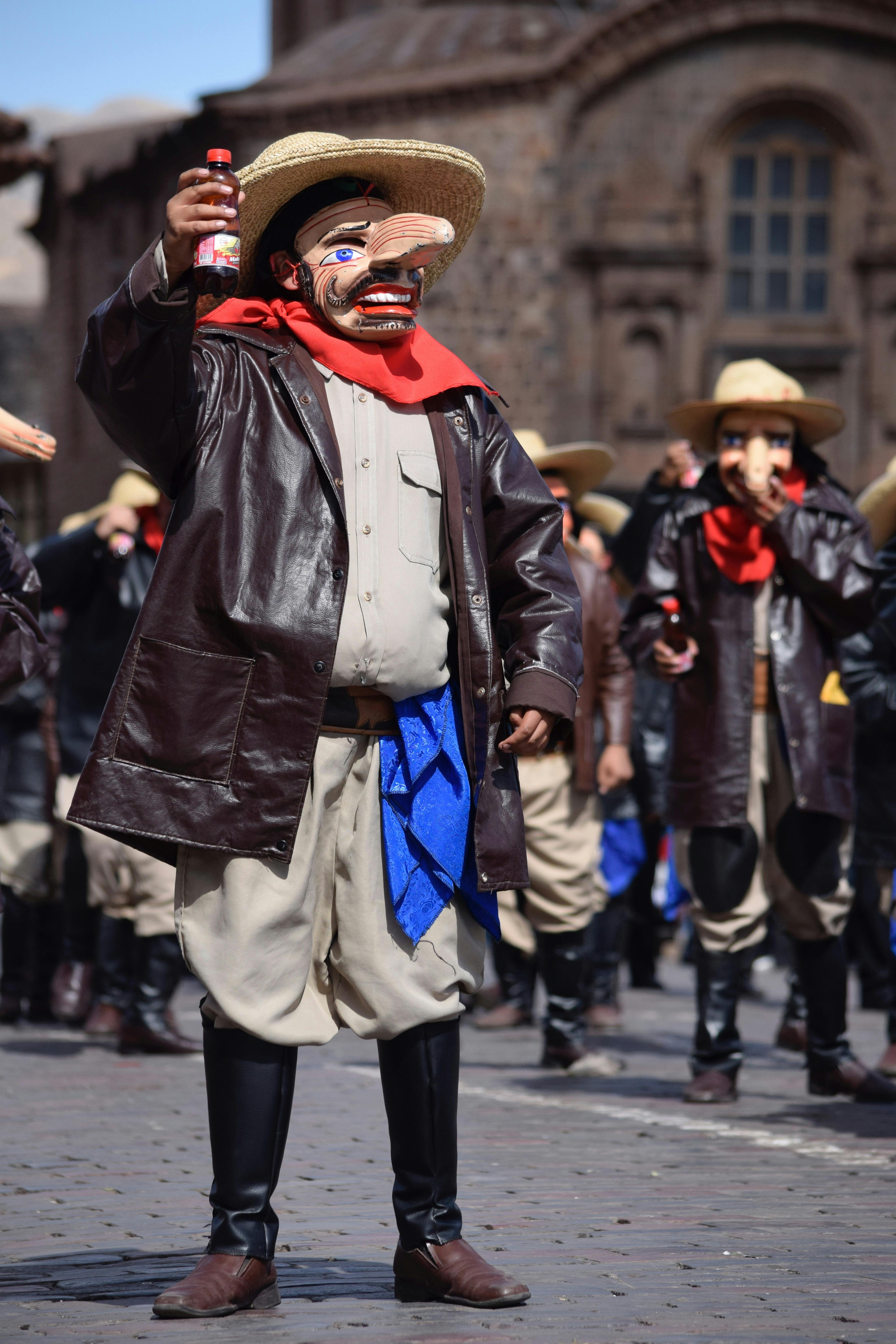 Performer on Stilts in Town · Free Stock Photo