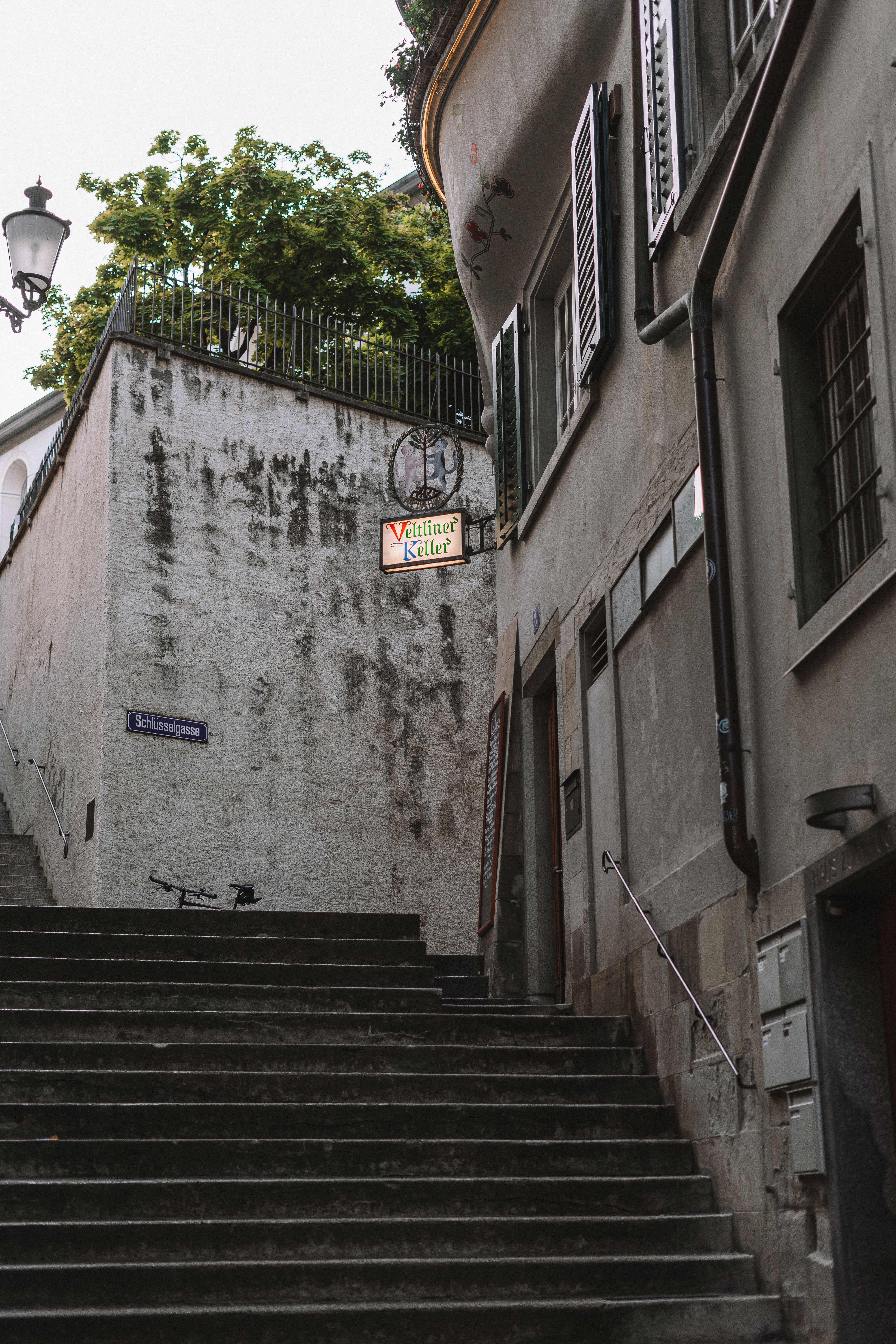 Traditional Building in Narrow Alley · Free Stock Photo
