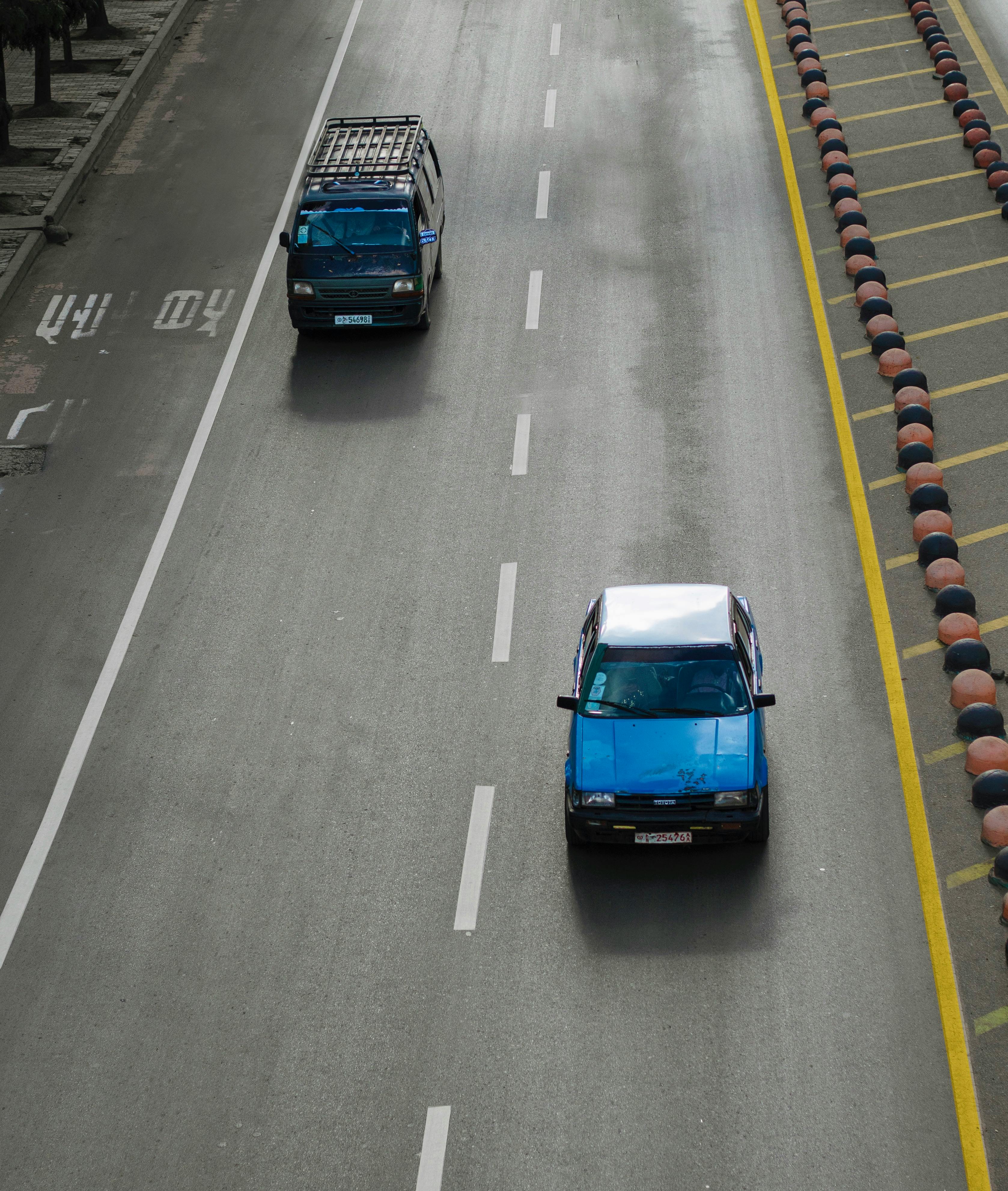 Cars on Street · Free Stock Photo