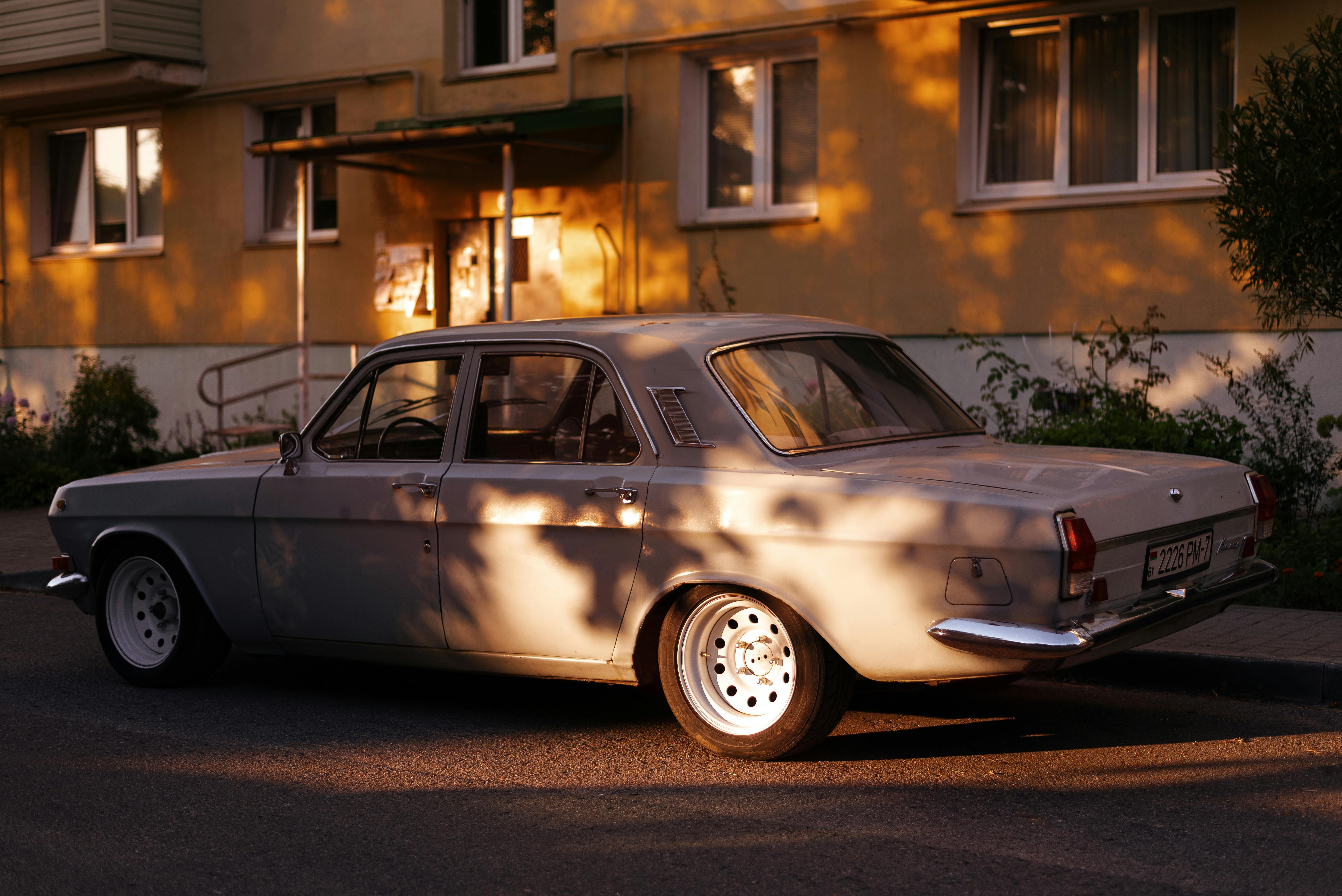 White GAZ-24 on Street · Free Stock Photo