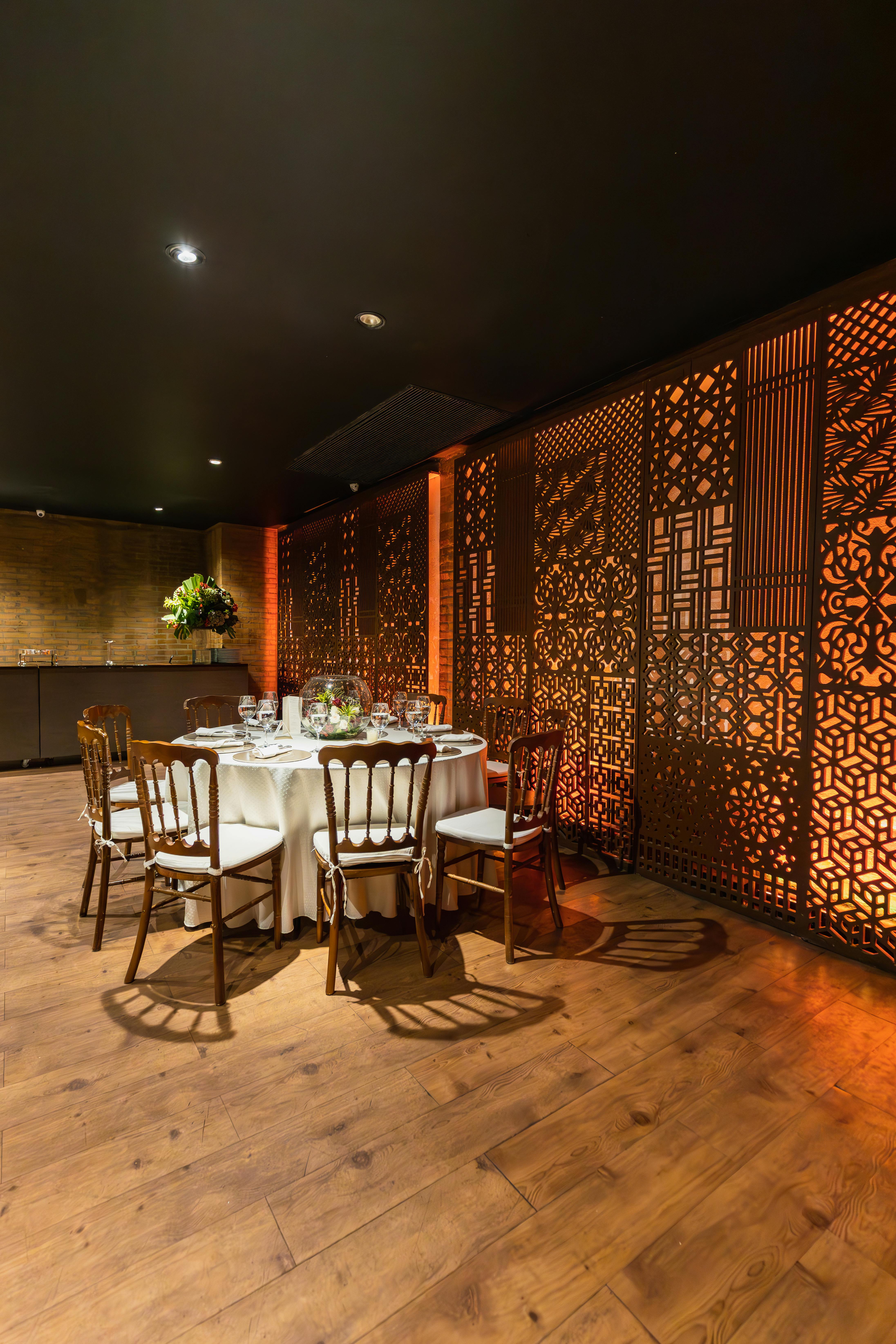 Restaurant Table and Chairs · Free Stock Photo