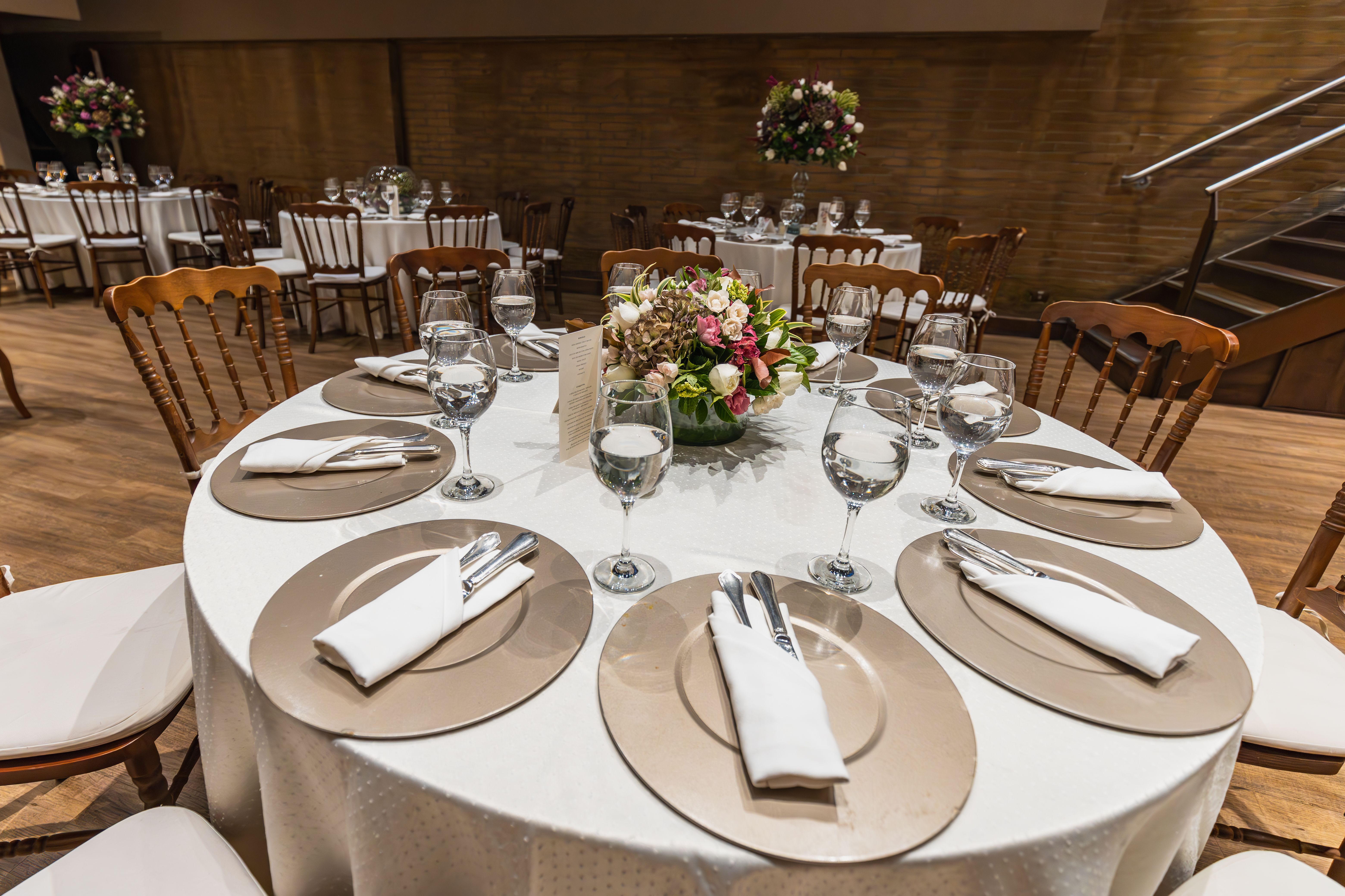 Elegant Tableware for Wedding Reception in Restaurant · Free Stock Photo
