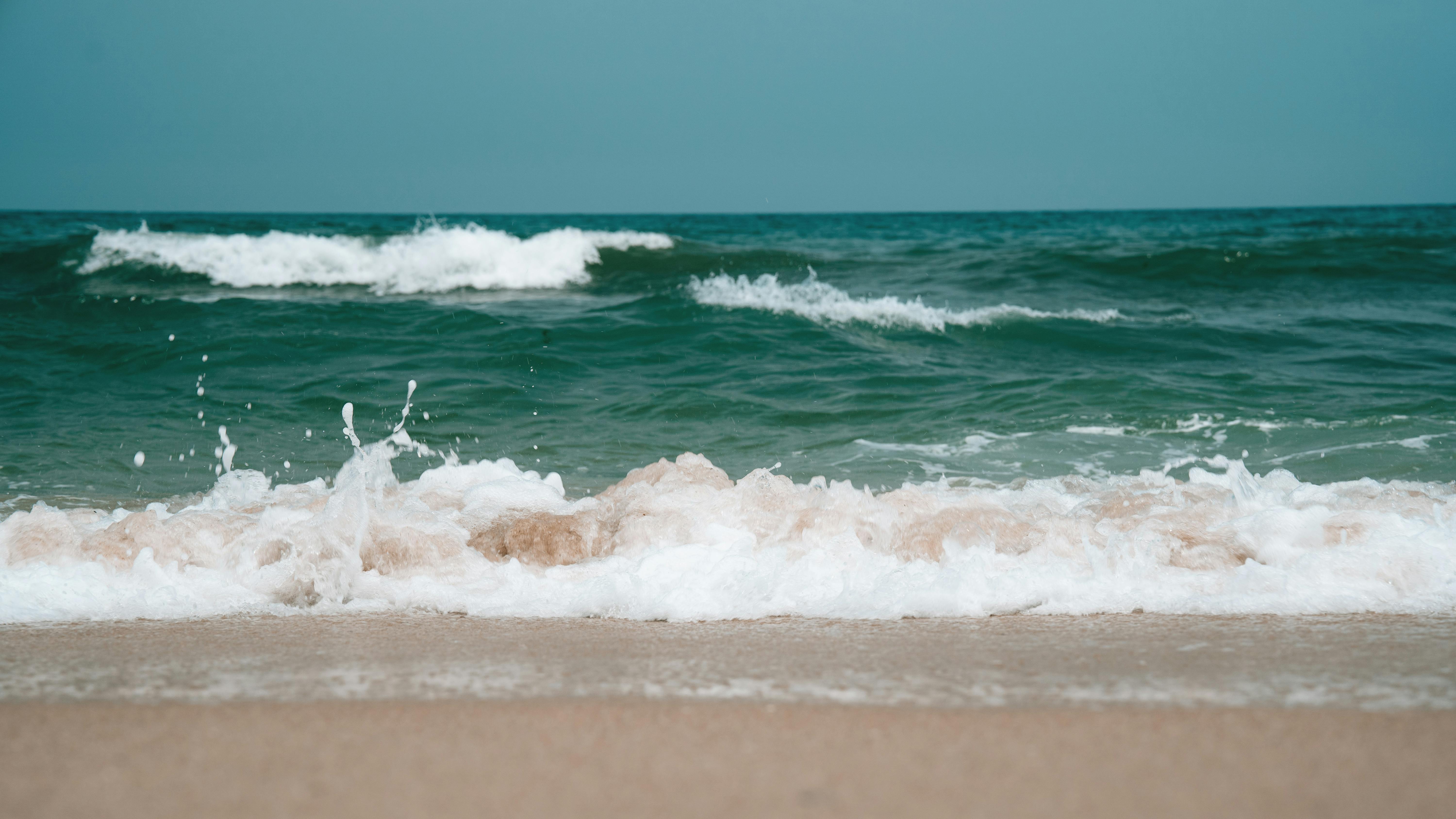 Waves on Sea Shore · Free Stock Photo