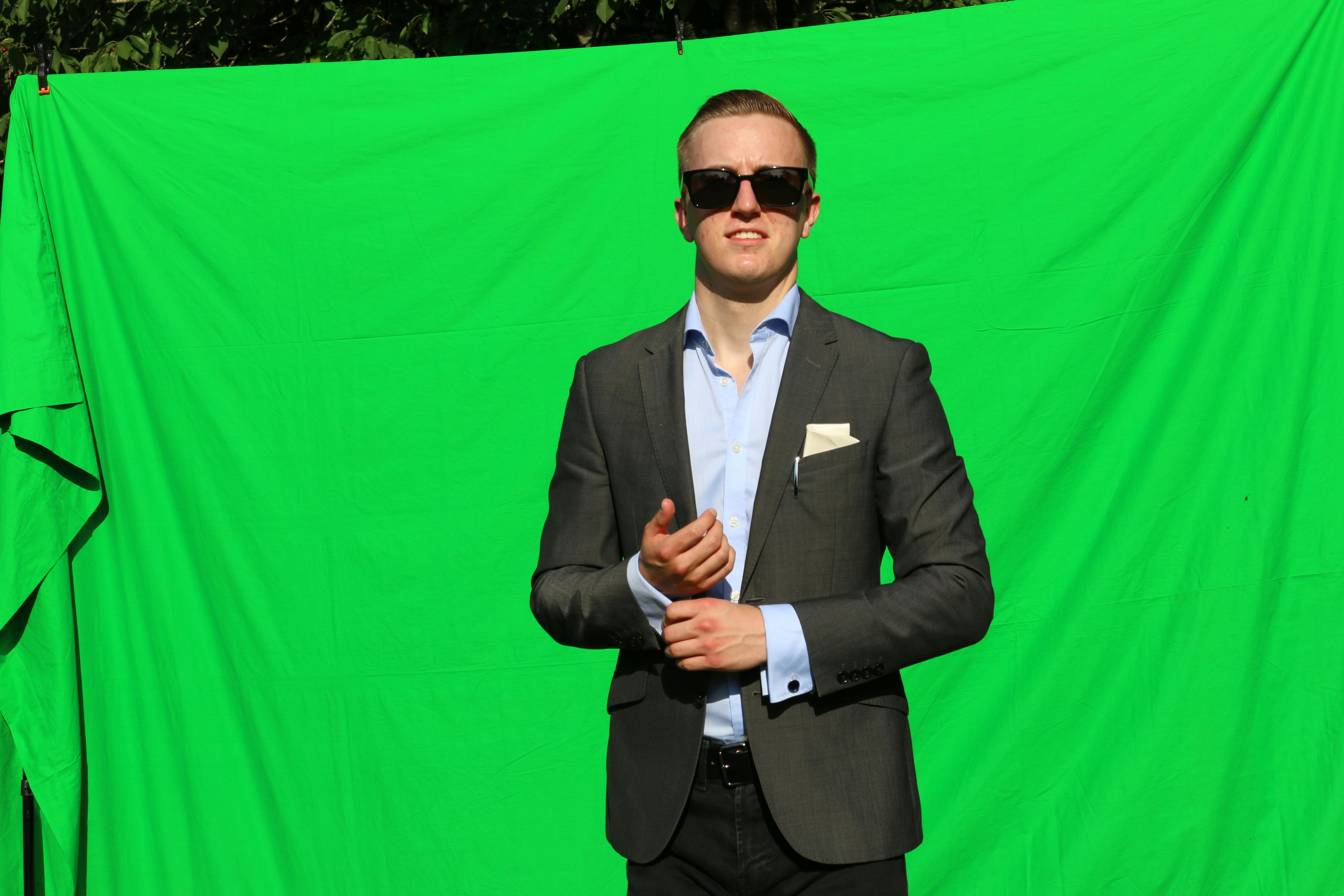 Flynn Robinsonさんが収集したGreen Screenの23件の写真と動画