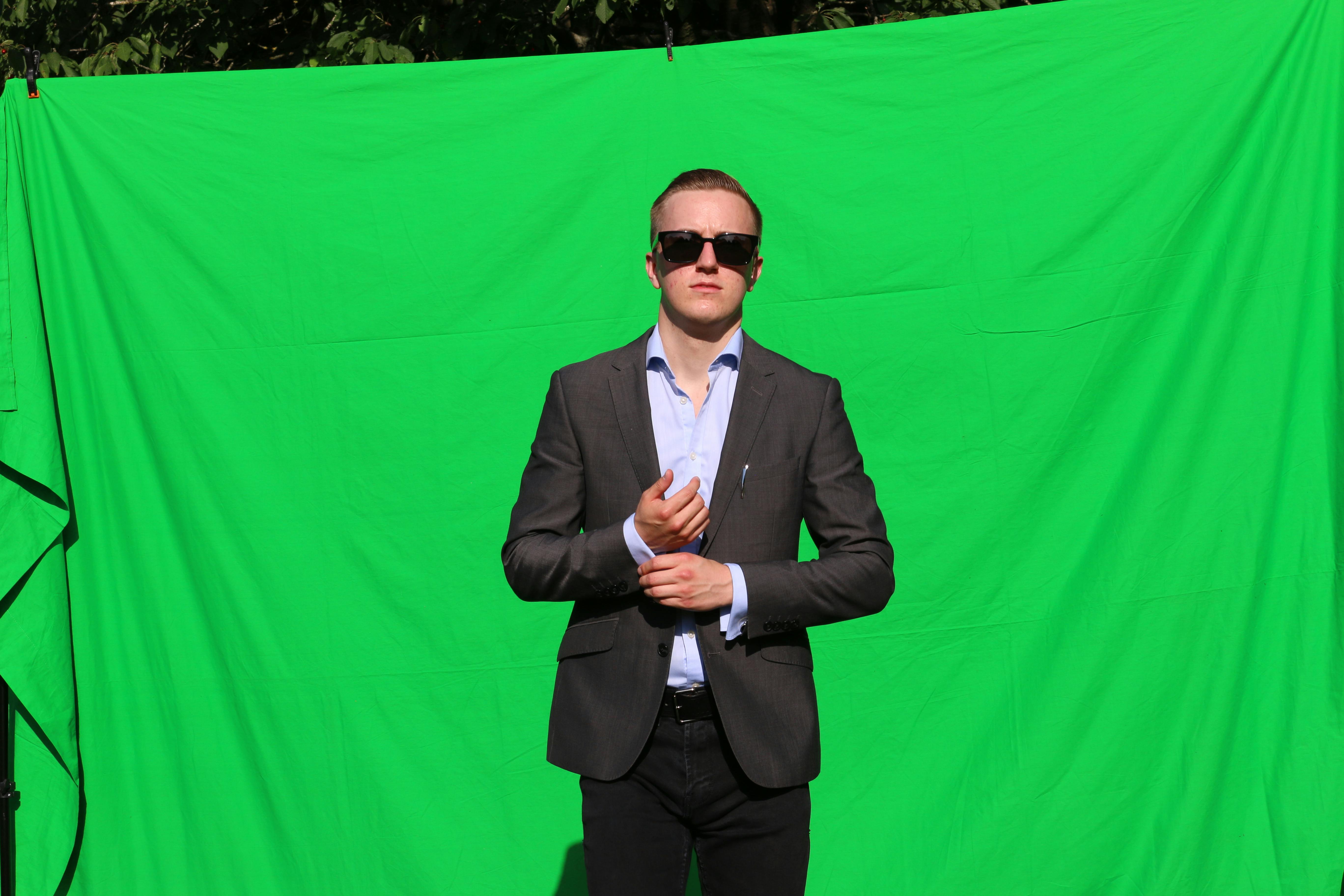 Flynn Robinsonさんが収集したGreen Screenの23件の写真と動画