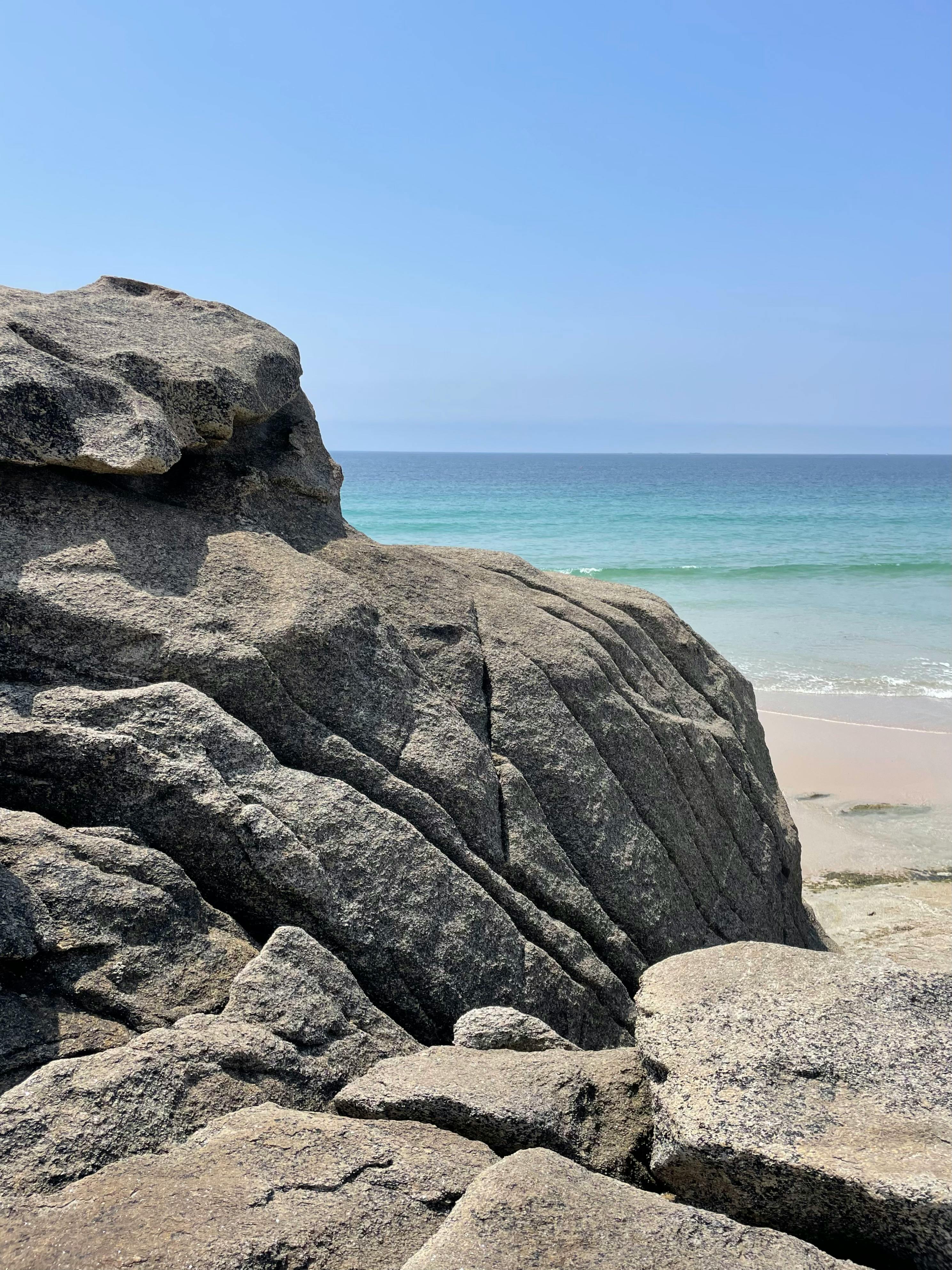 Big Rock In Sea Photos, Download The BEST Free Big Rock In Sea Stock ...