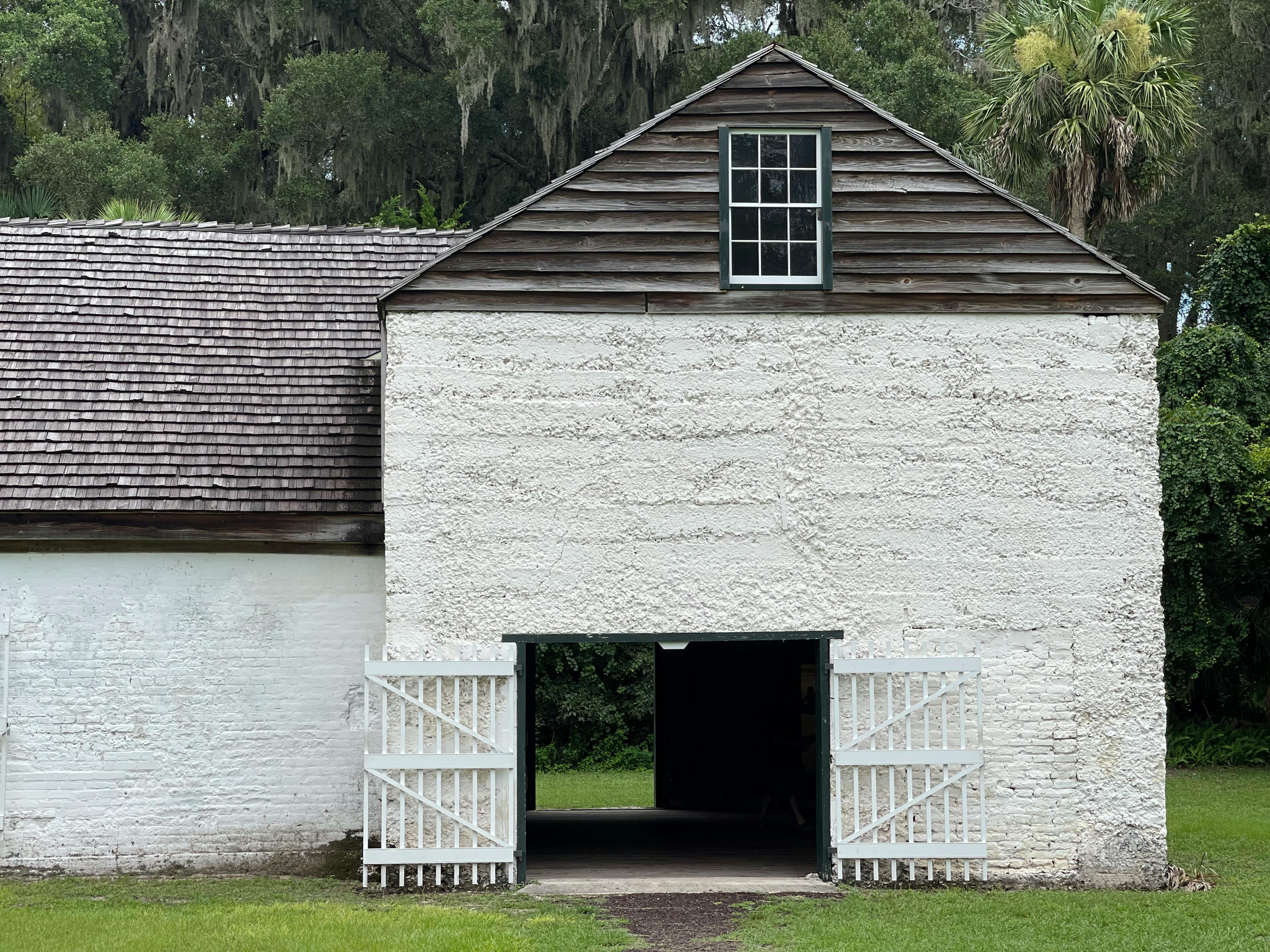 Open White Stable · Free Stock Photo