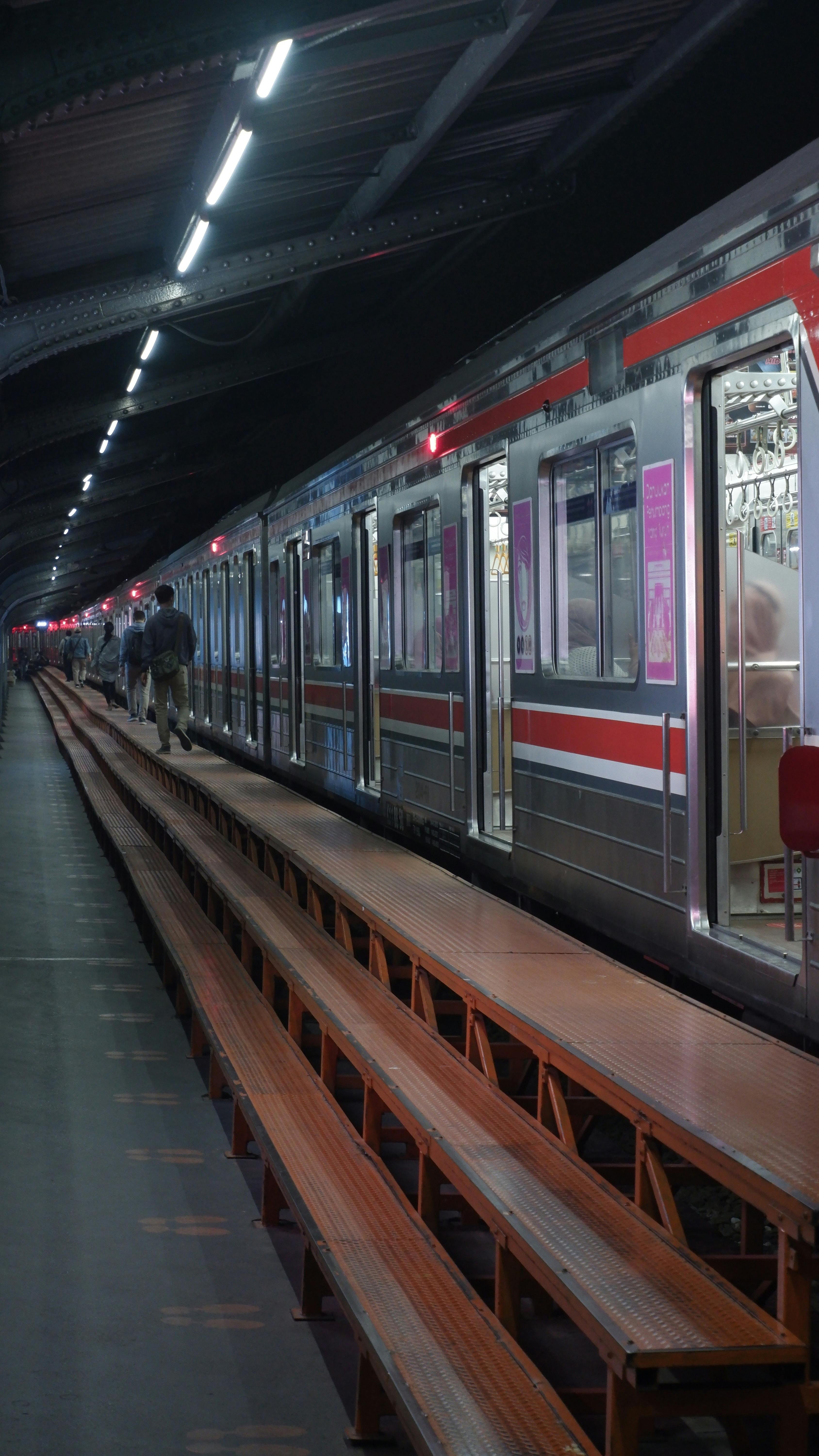 Electric Train at Railway Station at Night · Free Stock Photo