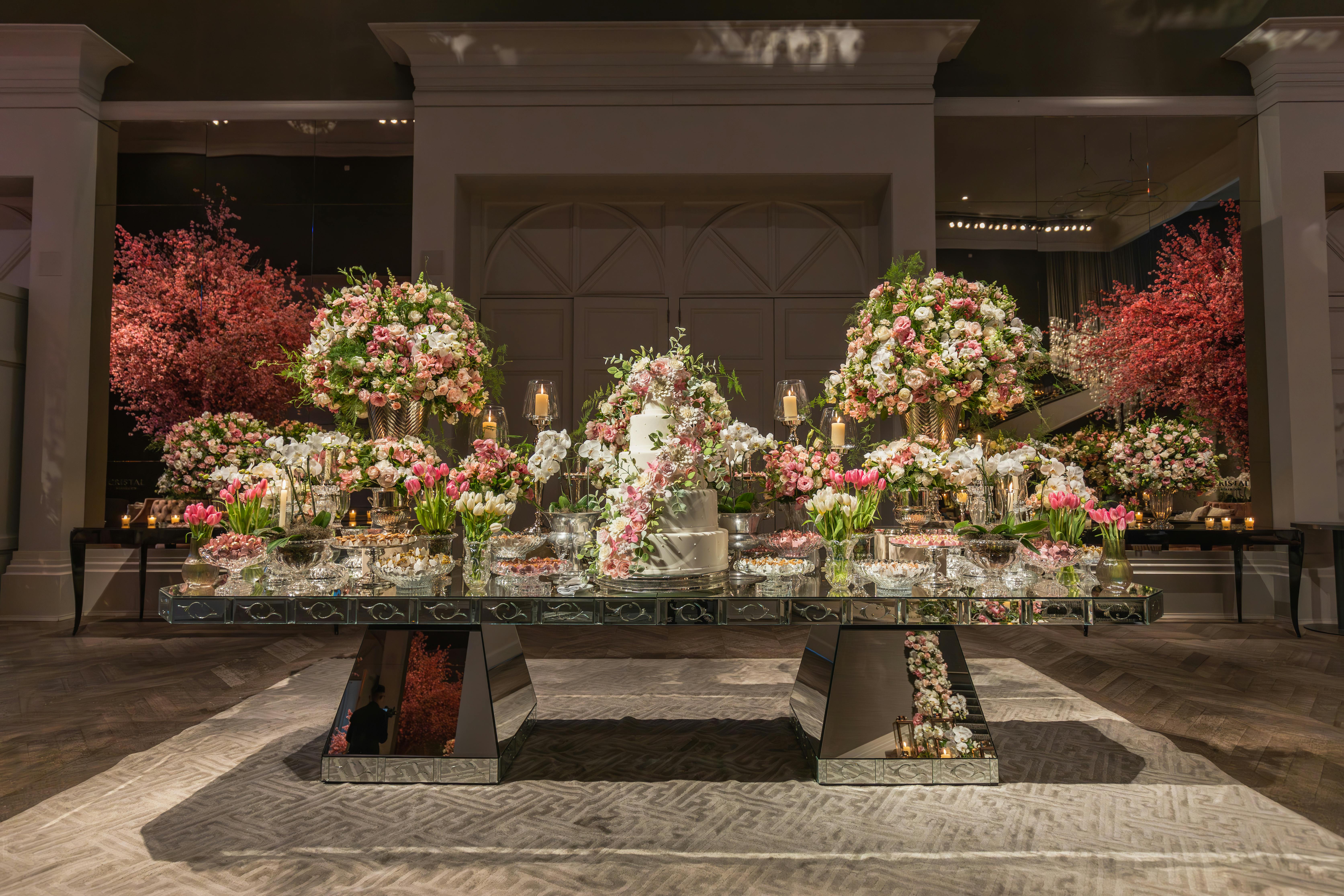 Flower Arrangement on the Table at a Wedding Venue · Free Stock Photo