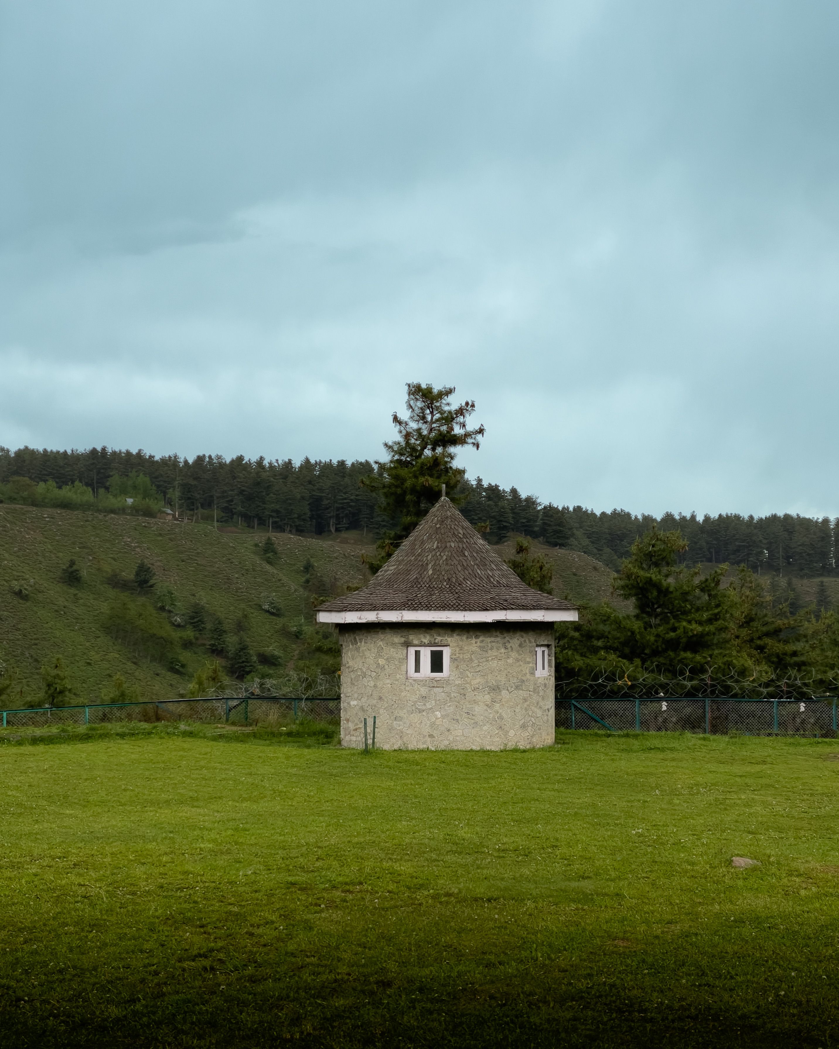 Idyllic Rural Scenery with House · Free Stock Photo