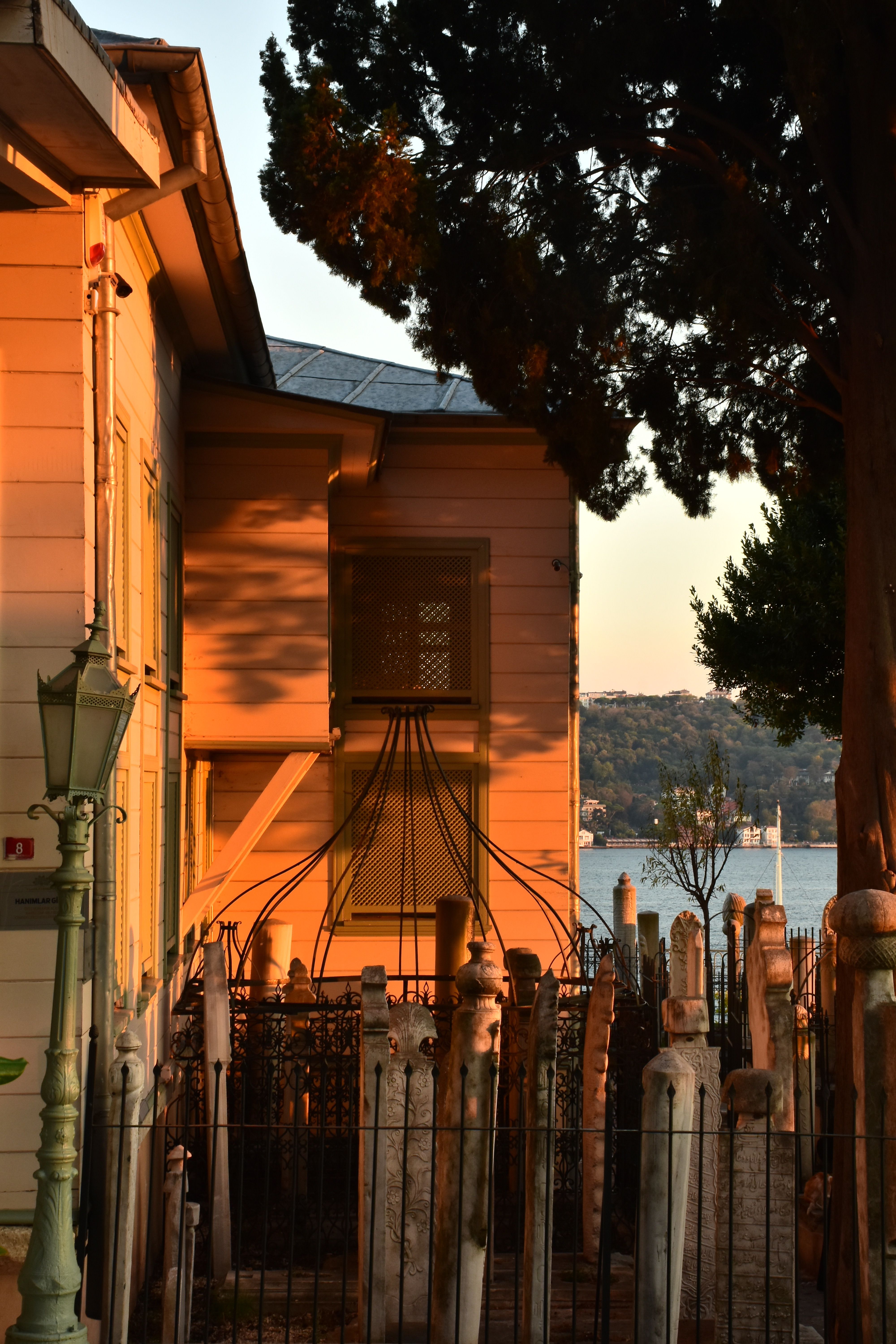 A House on the Shore at Sunset · Free Stock Photo