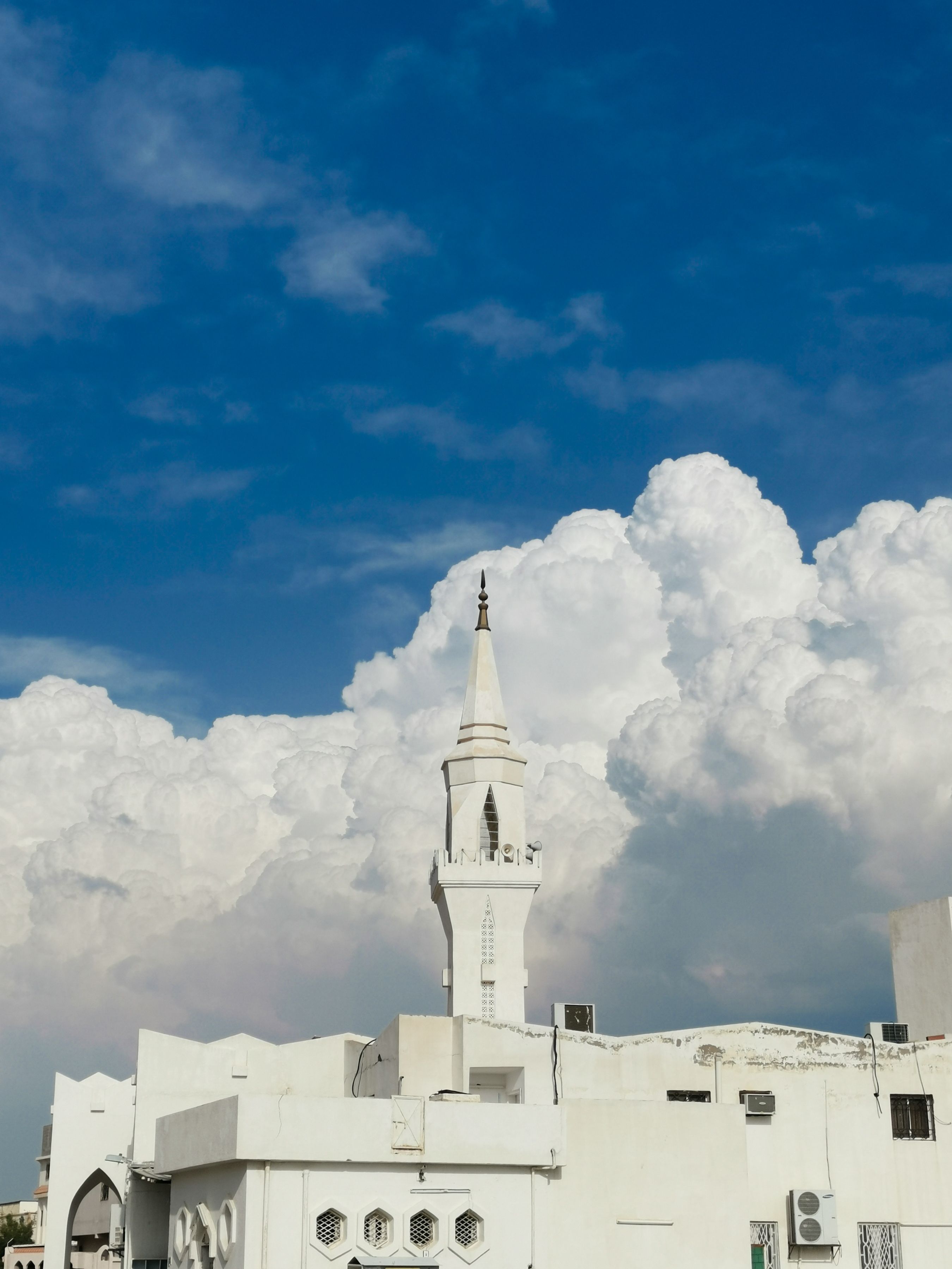 White Minaret Photos, Download The BEST Free White Minaret Stock Photos ...