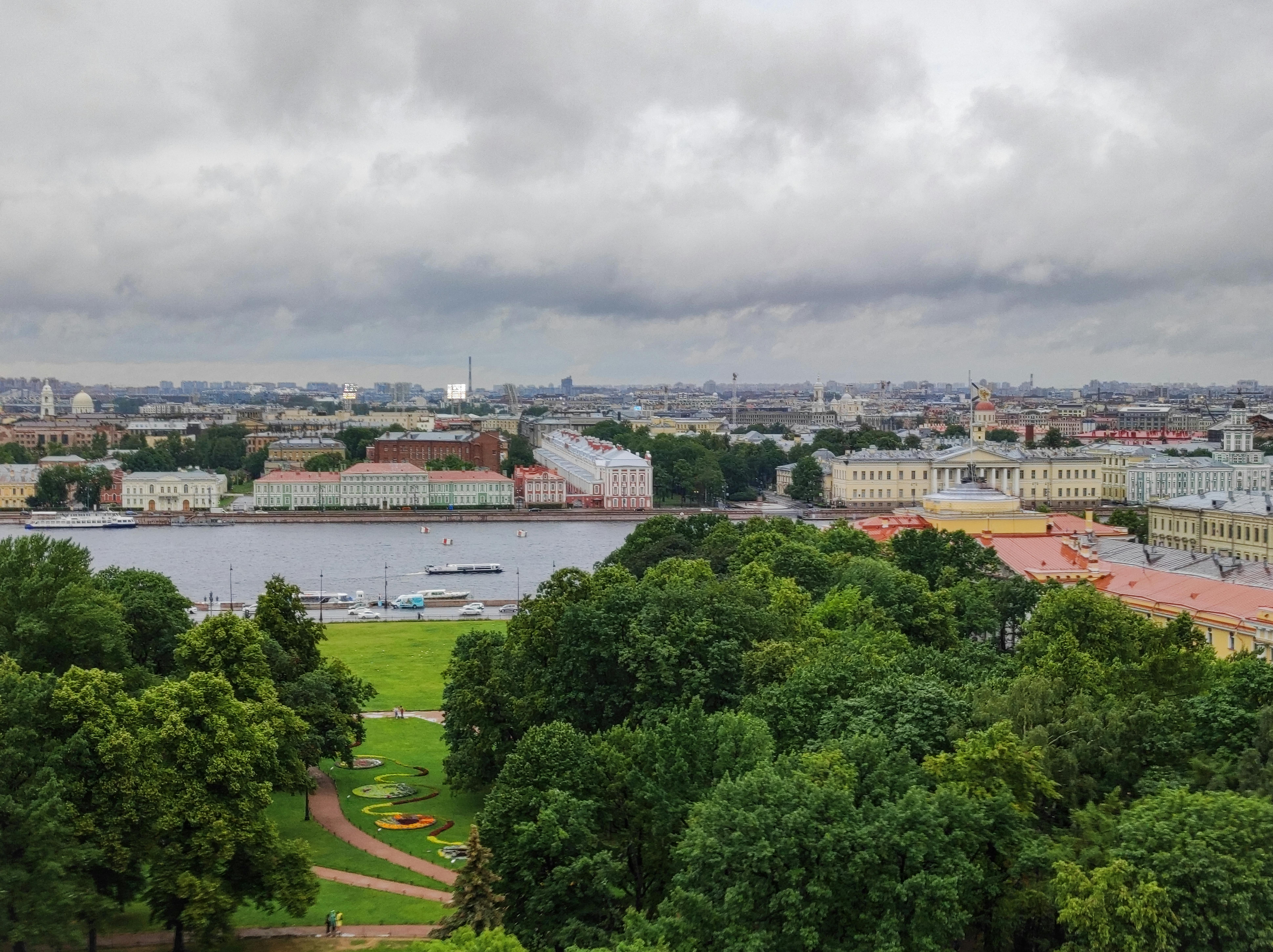 Overcast over Park in Saint Petersburg · Free Stock Photo