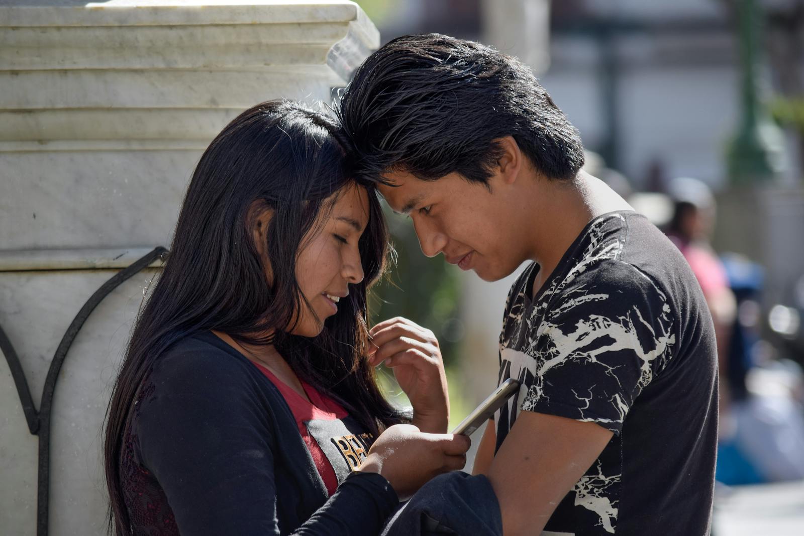 Latino Man And Woman Embracing Photos, Download The BEST Free Latino ...