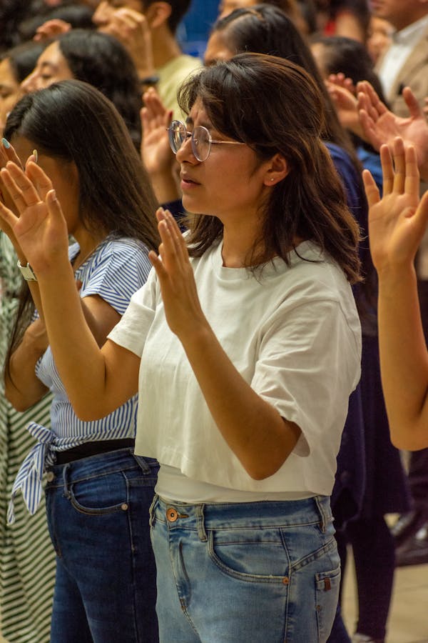 People Praying Photos, Download The BEST Free People Praying Stock ...