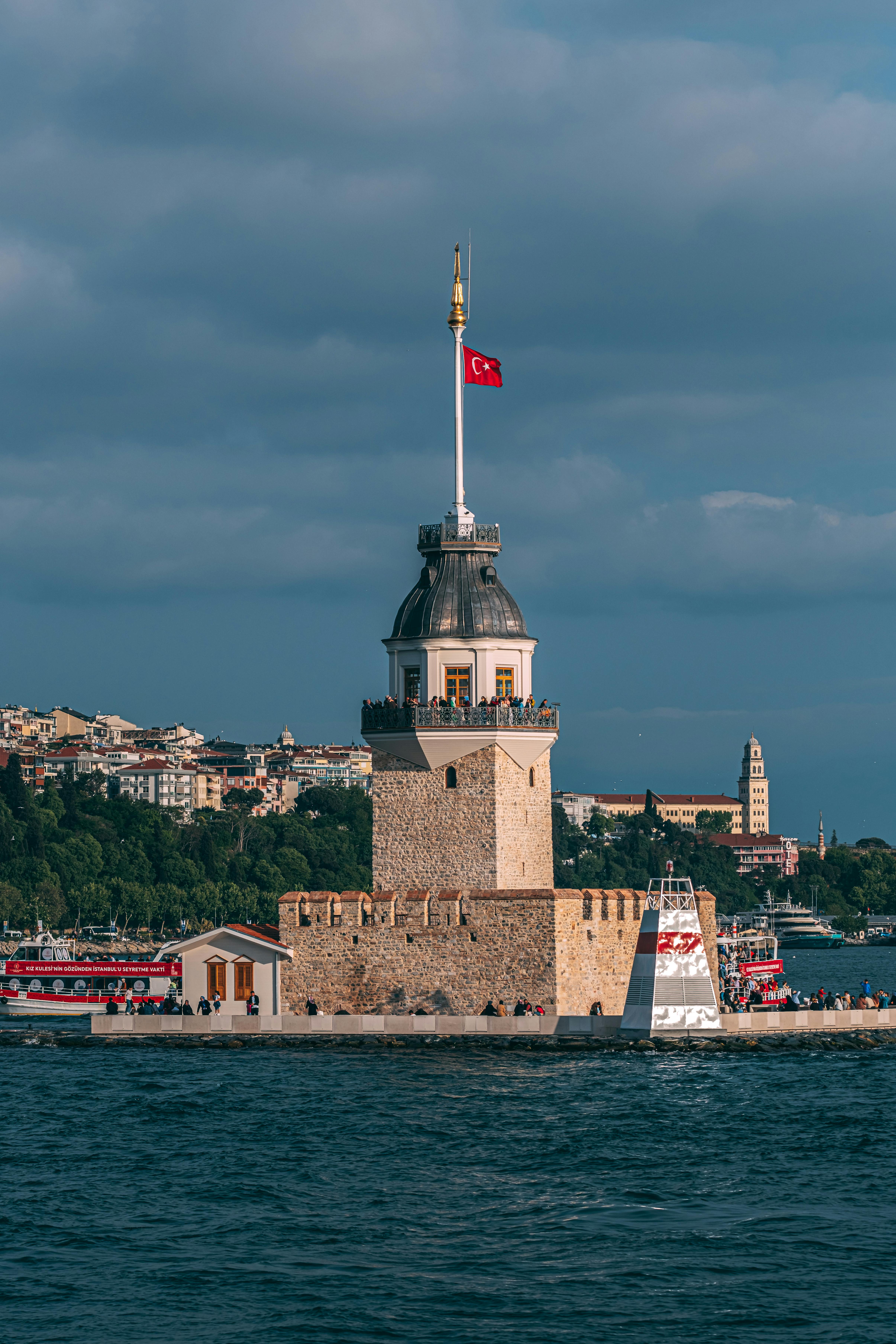 Leanders Tower on the Bosphorus Strait, Istanbul, Turkey · Free Stock Photo