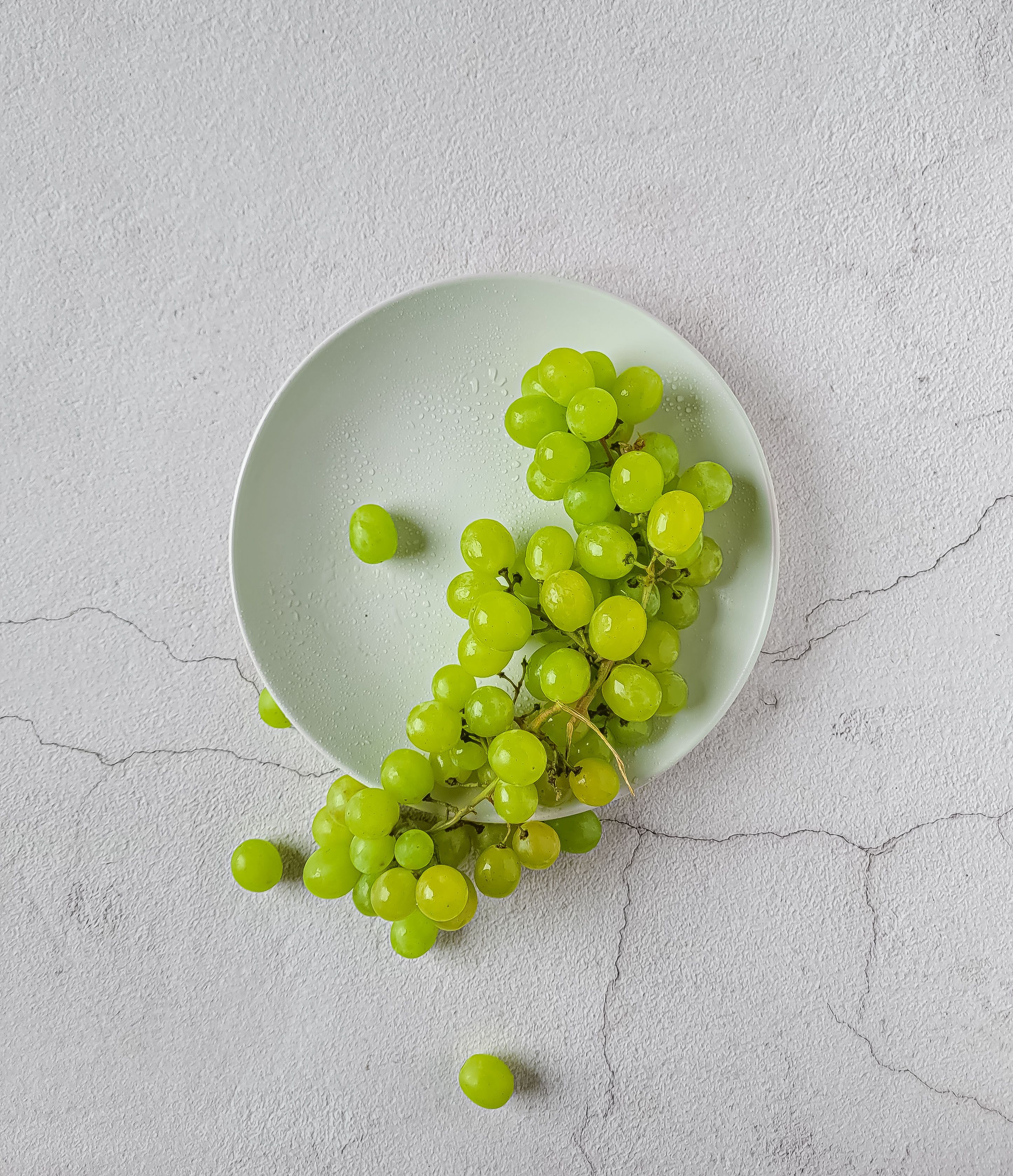 Grapes on Plate · Free Stock Photo