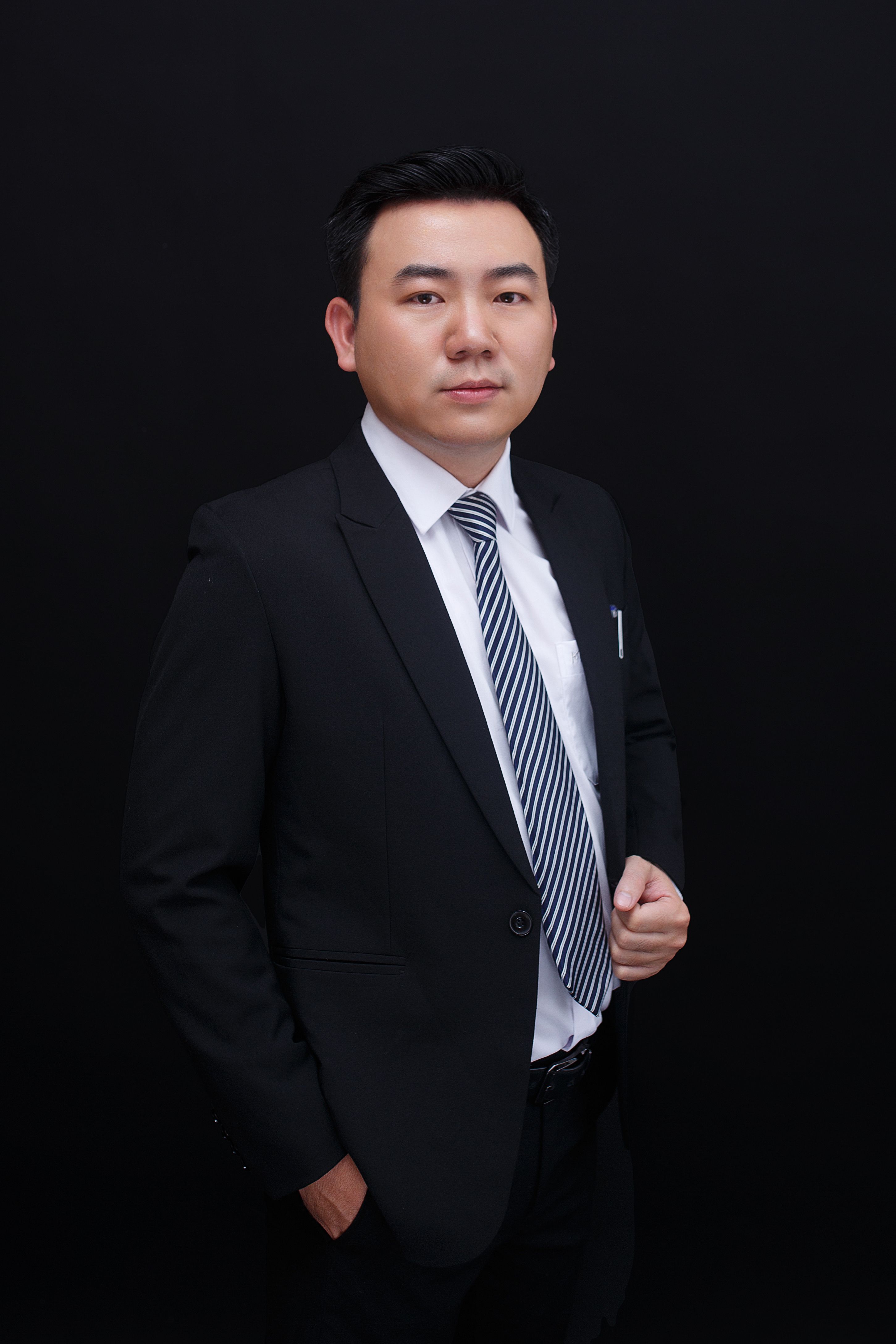 Man in Suit and Necktie · Free Stock Photo