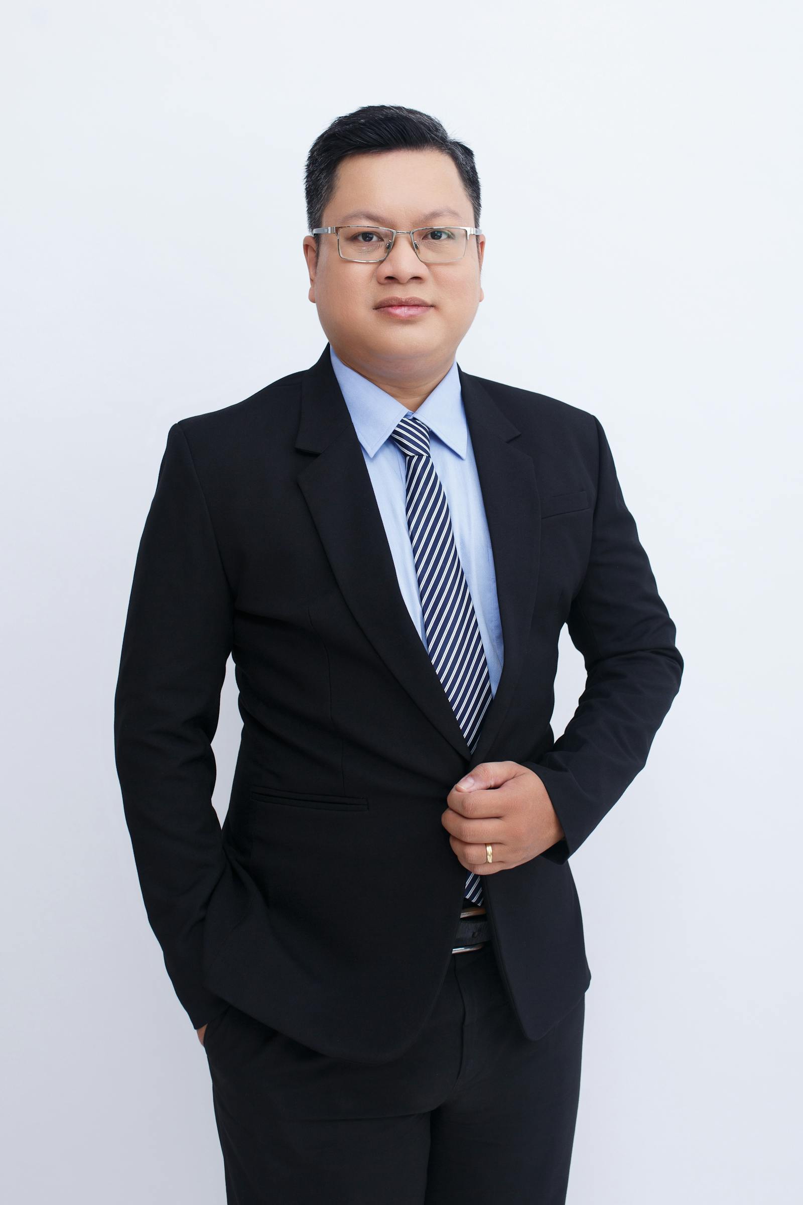 Elegant Businessman Holding Laptop · Free Stock Photo Elegant Businessman Holding Laptop · Free Stock Photo