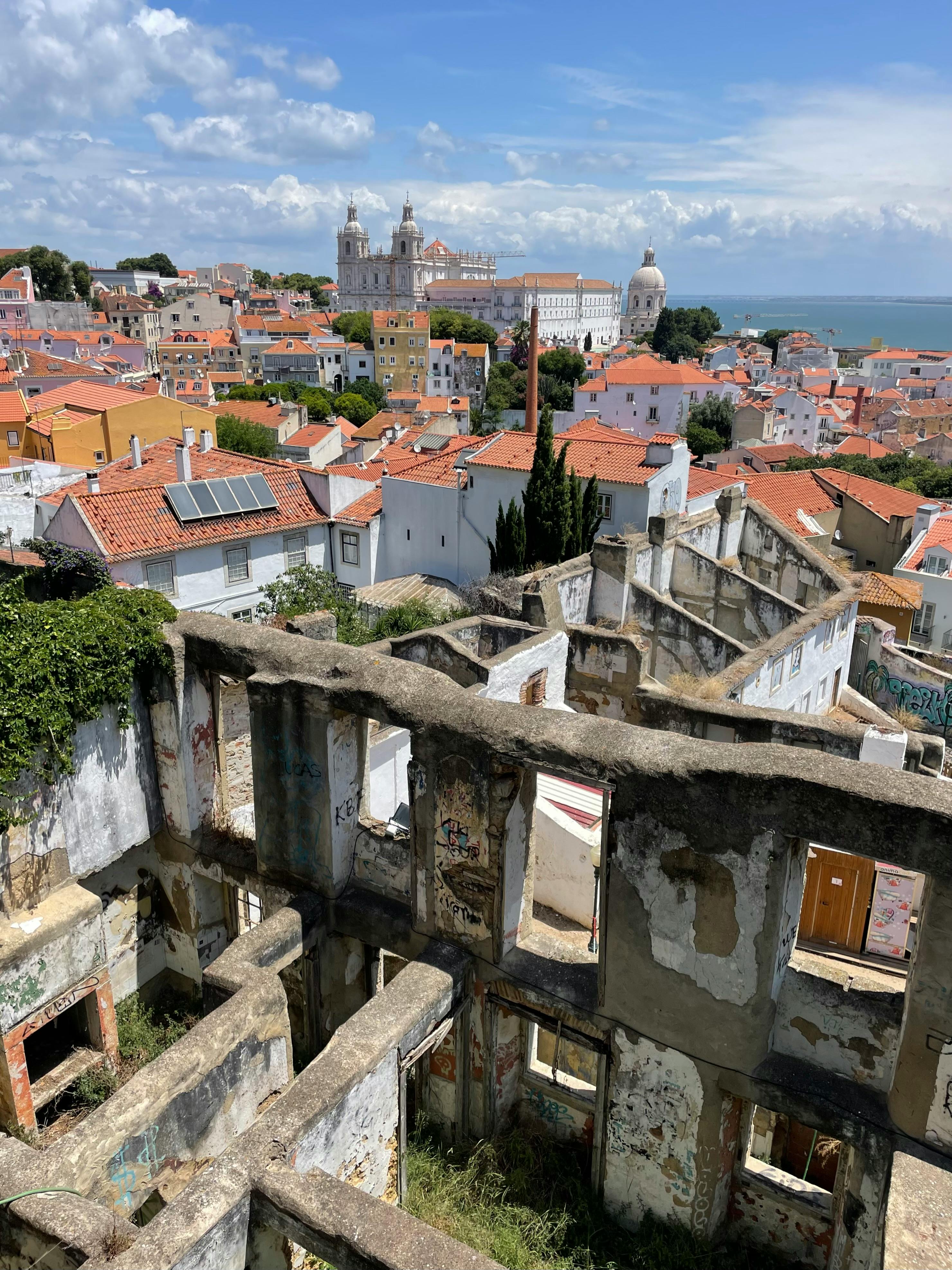 Old Building Ruins in Coastal City · Free Stock Photo
