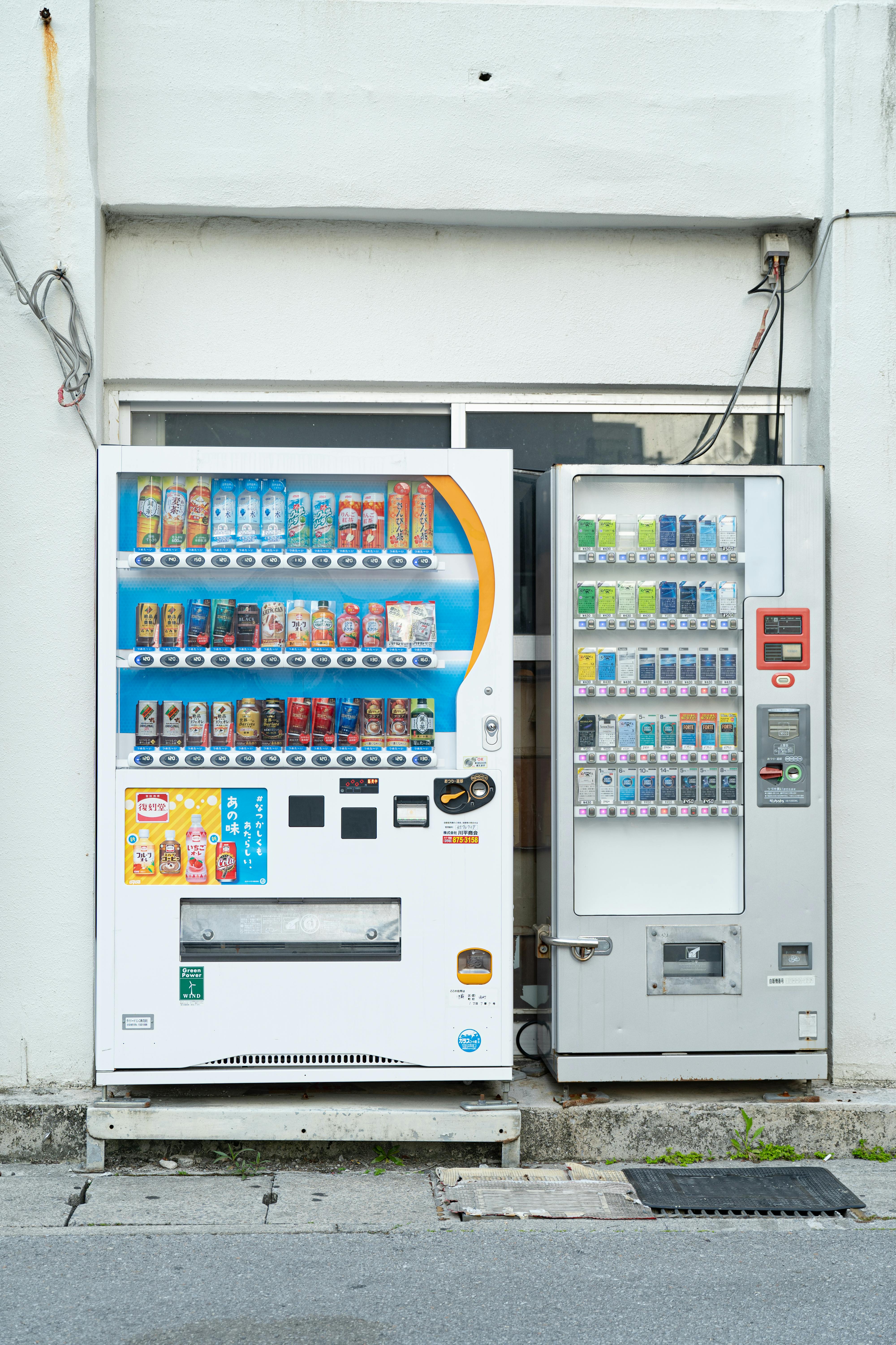 Vending Machine on Roadside · Free Stock Photo