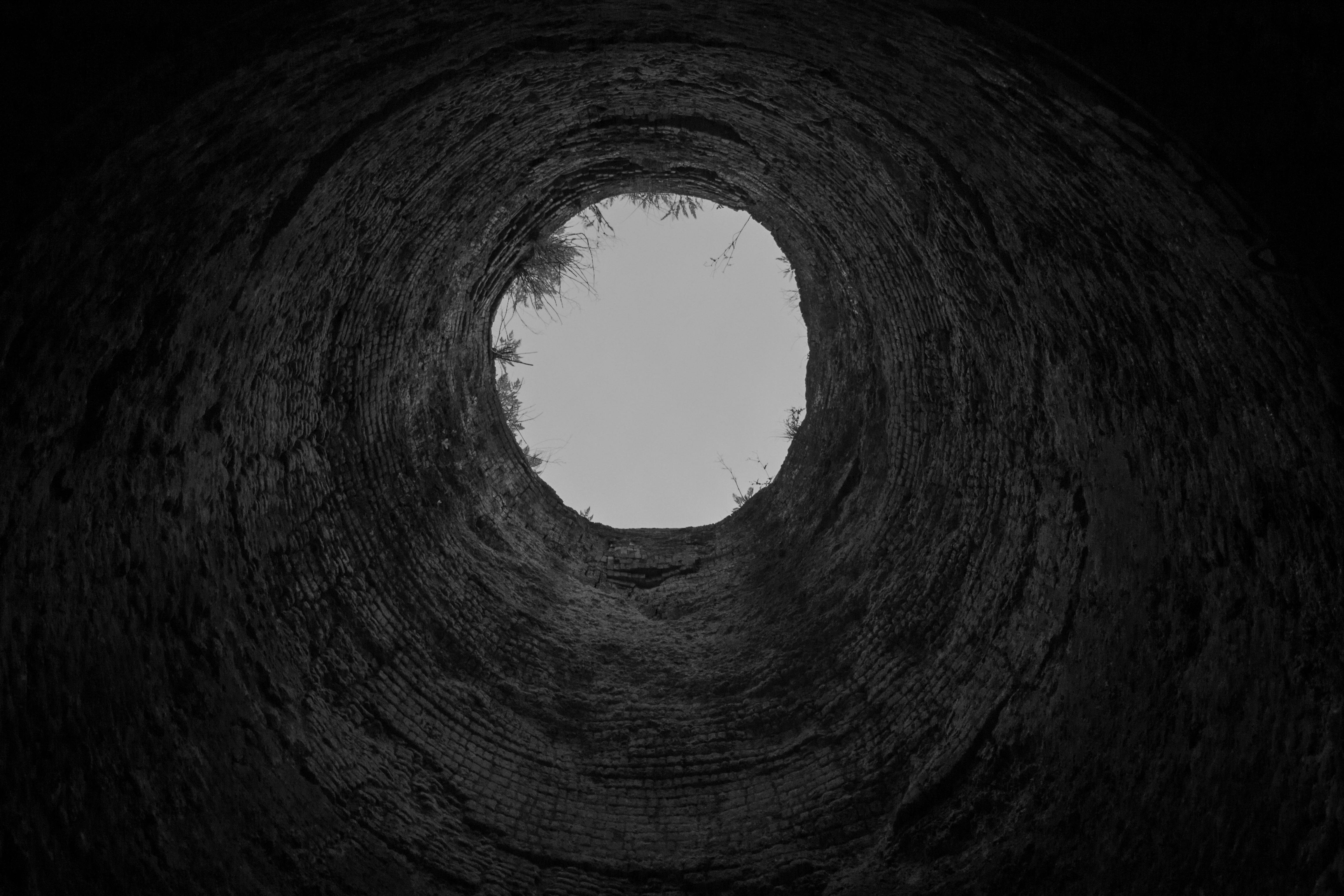 View from the Bottom of a Well · Free Stock Photo