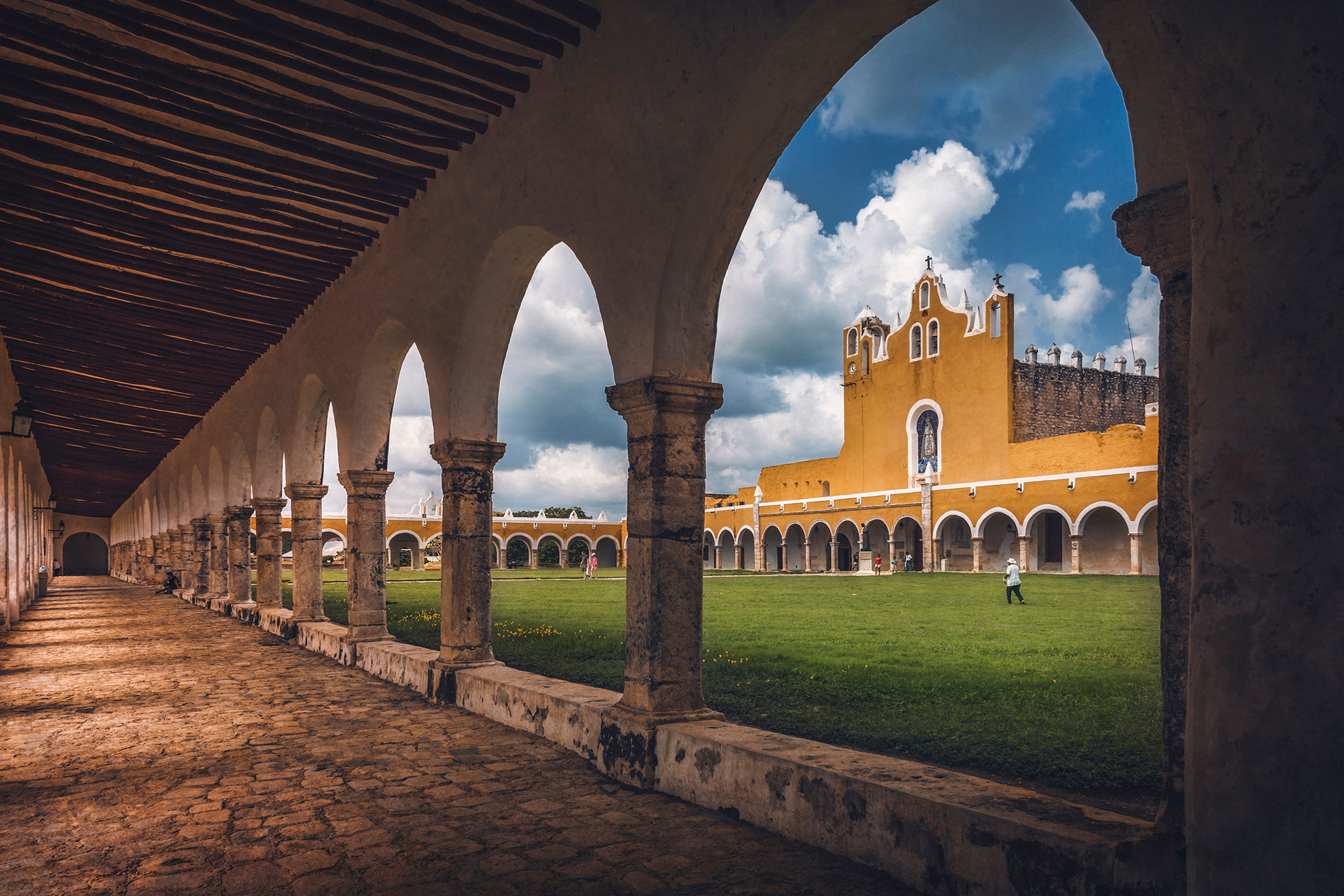 Foto profissional gratuita de área, capela, católico, claustro ...