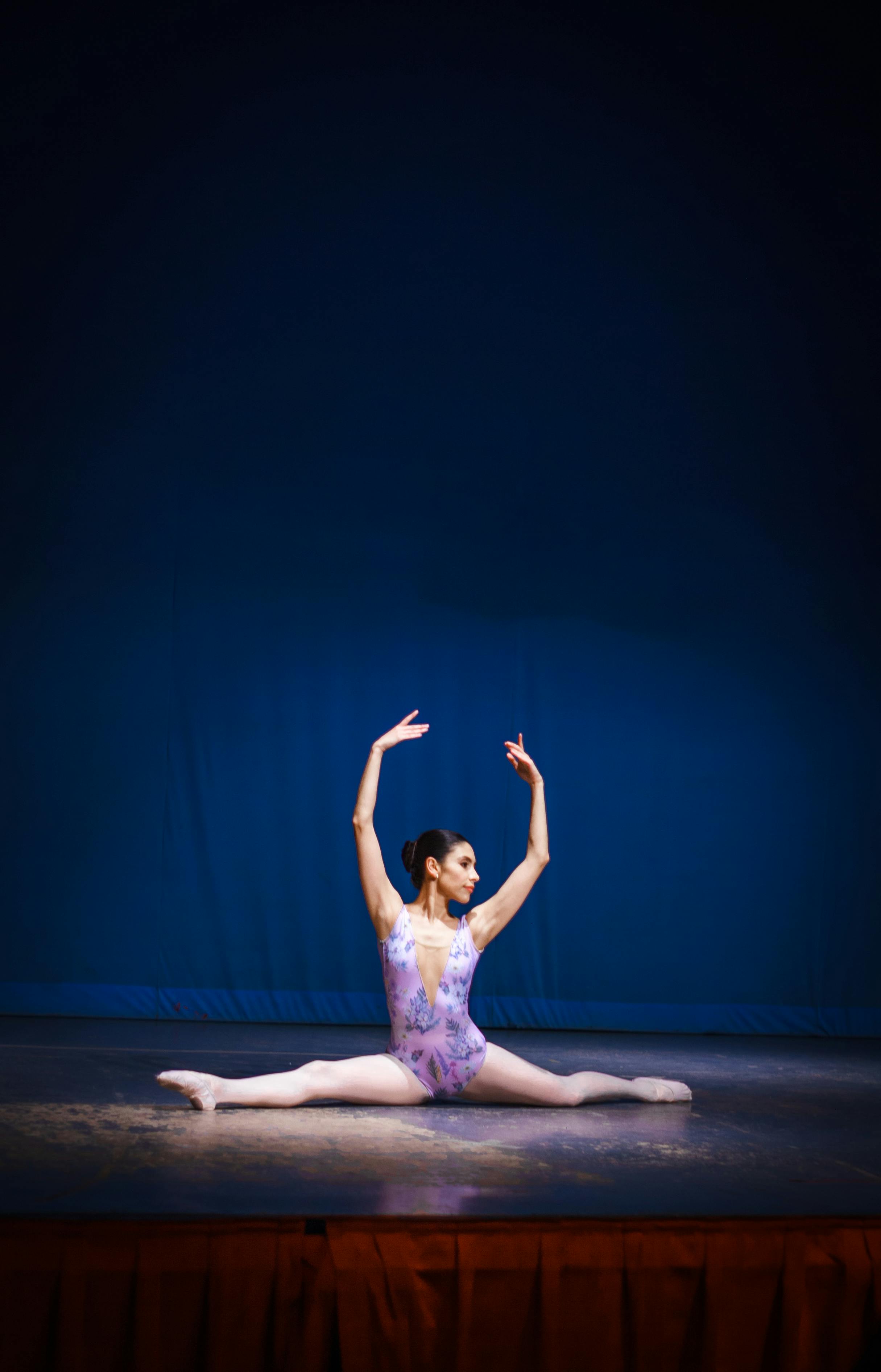 Foto de stock gratuita sobre actitud, actuación, arte, bailando, bailarín de ballet, bailarina ...