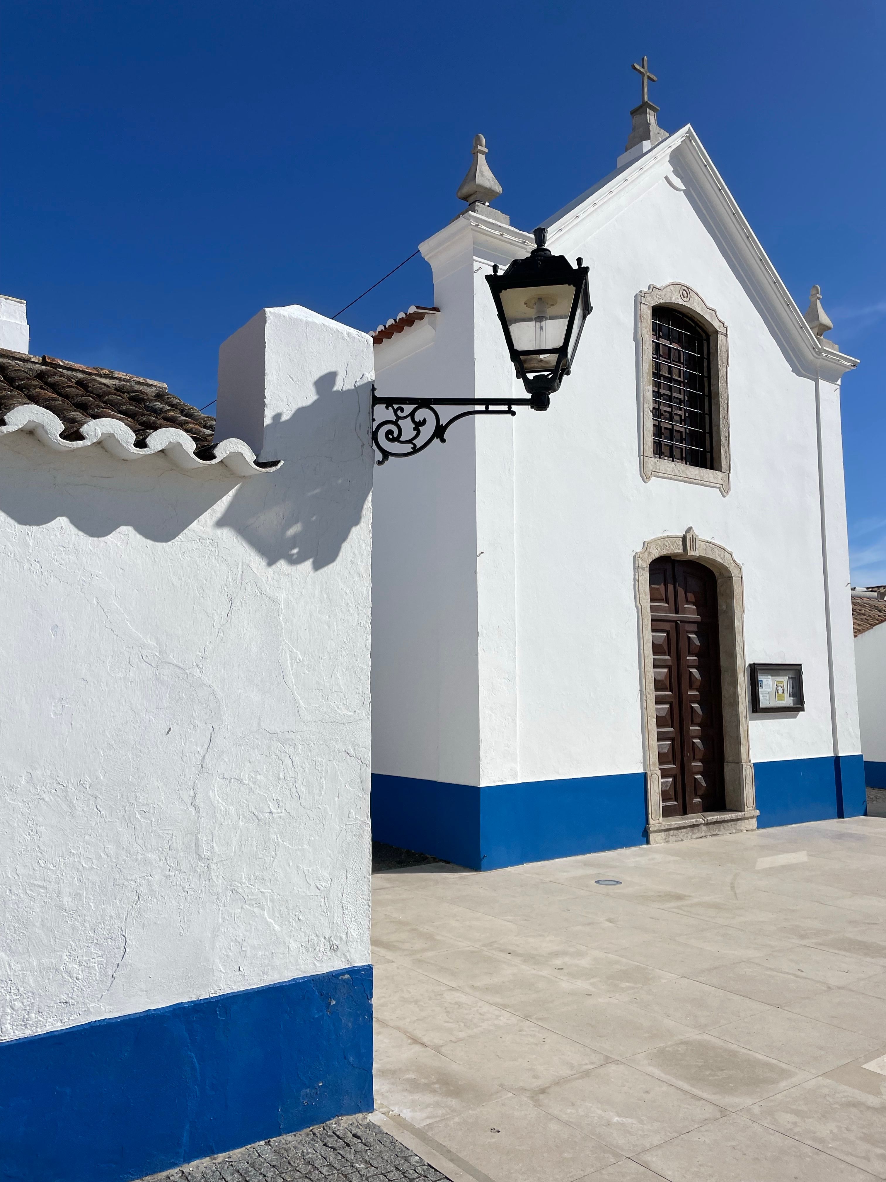 Church in Traditional White House against Blue Sky · Free Stock Photo