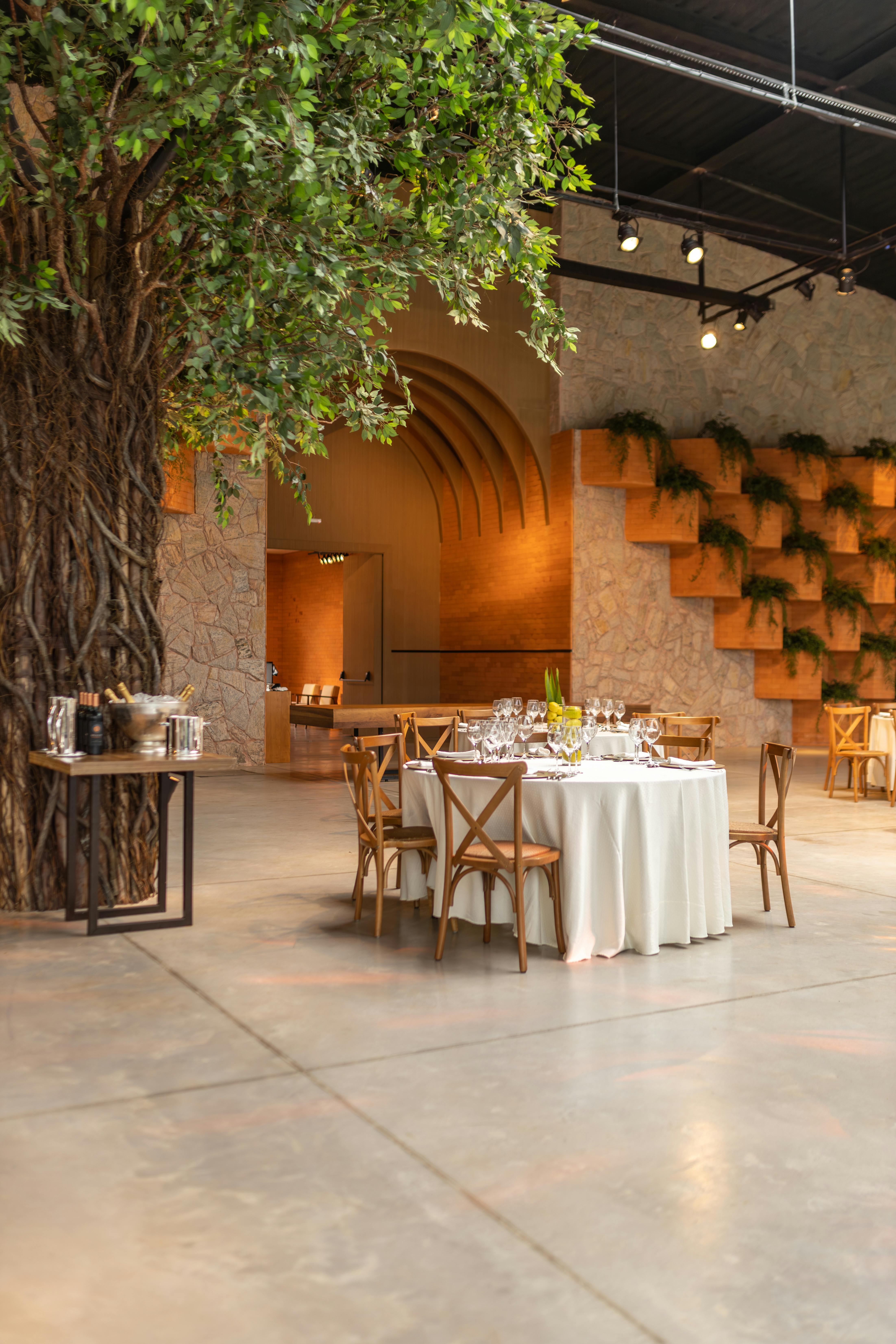 Table Setting in a Modern Restaurant · Free Stock Photo