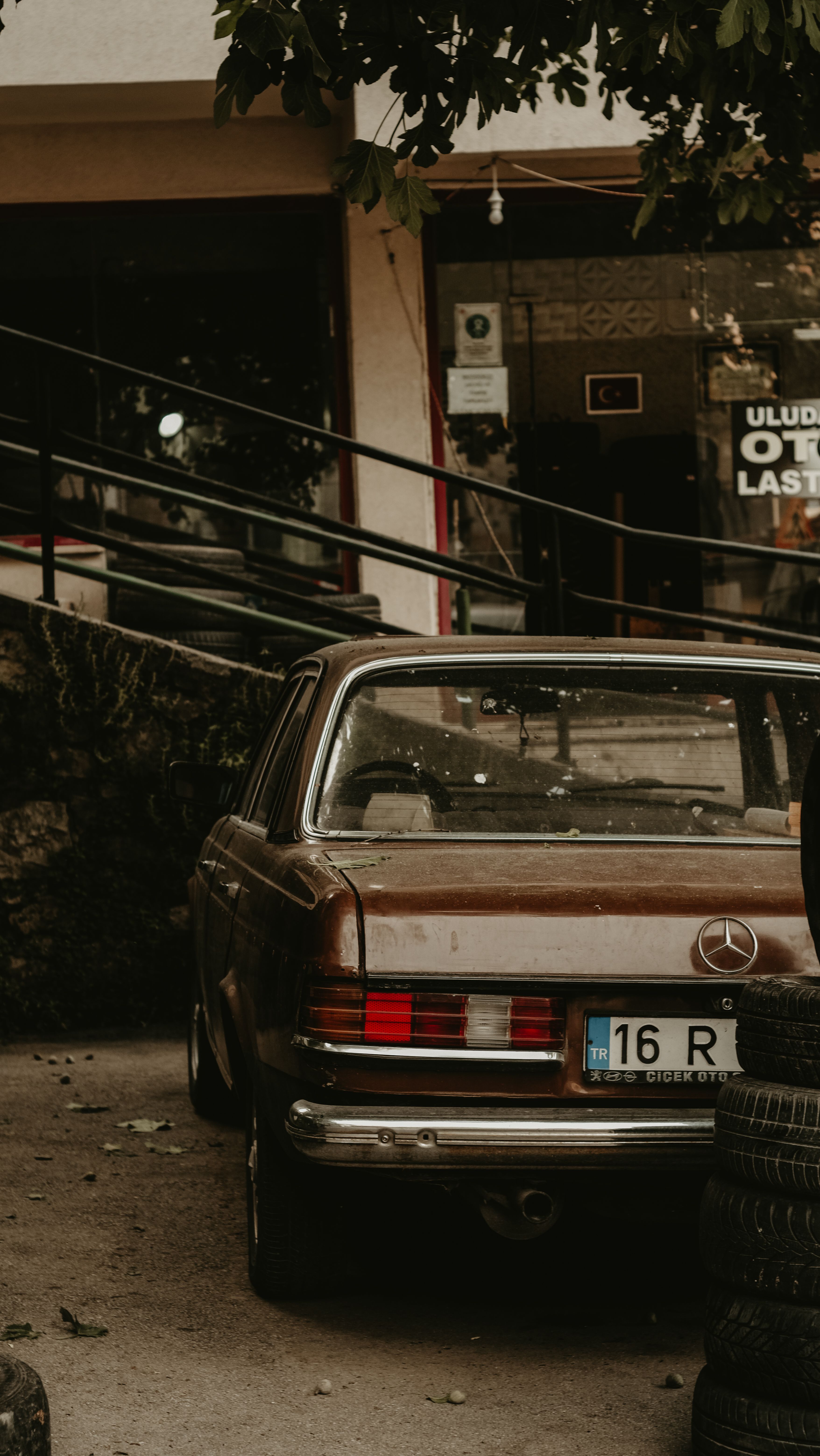 Retro Mercedes-Benz in Town · Free Stock Photo