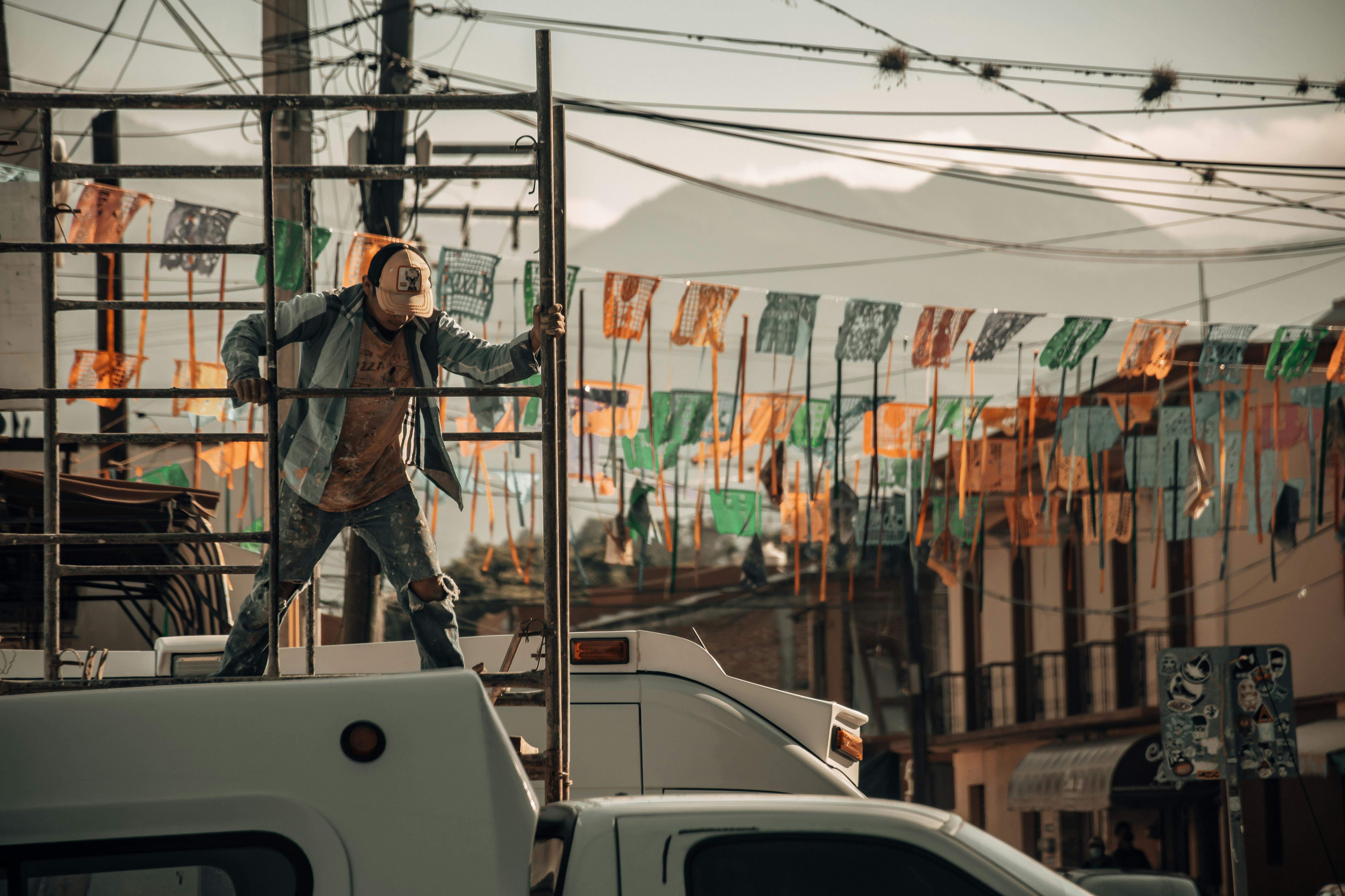 Hanging Scaffold Photos, Download The BEST Free Hanging Scaffold Stock ...