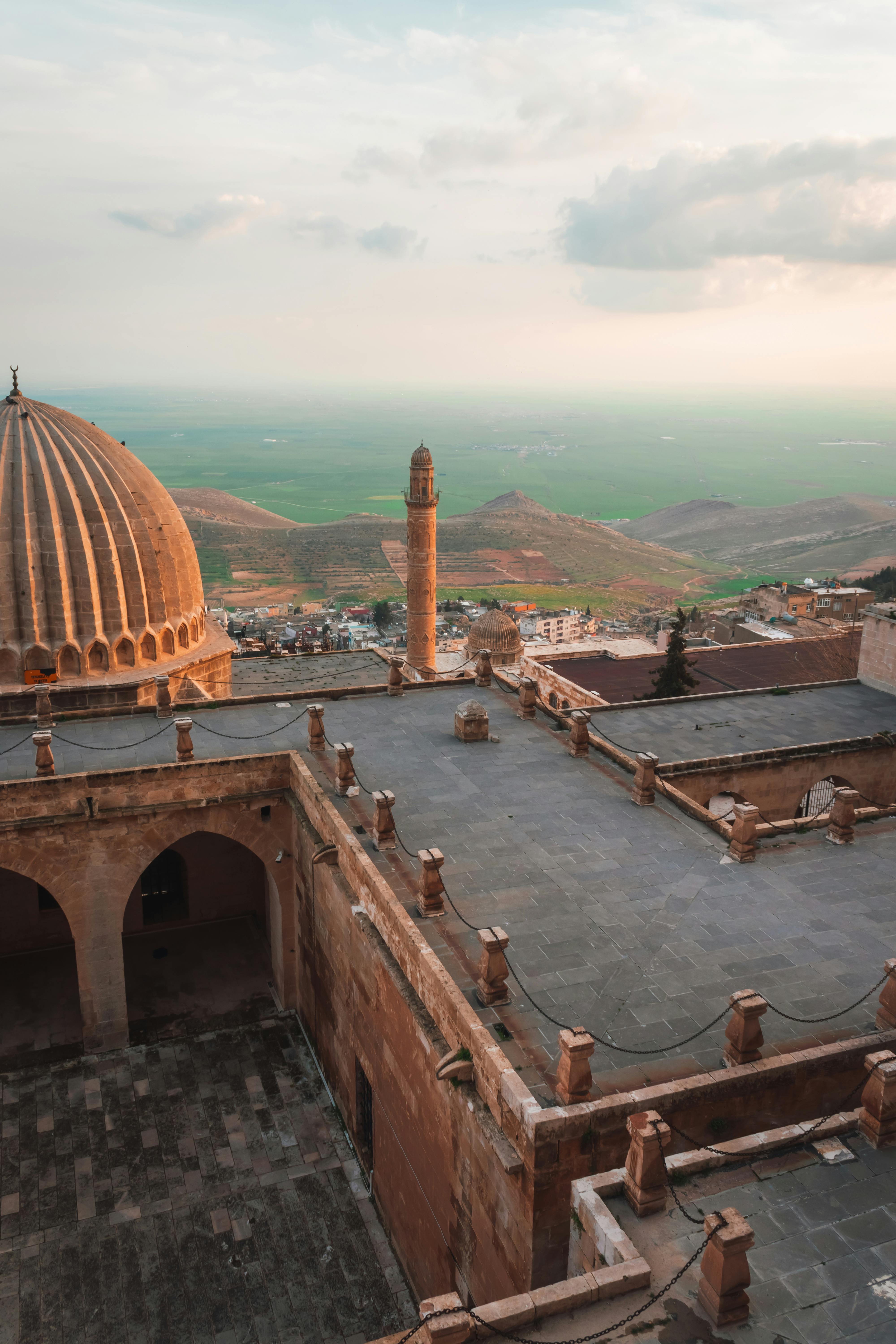 Courtyard and Roofs of Sultan Isa Madrasa in Mardin · Free Stock Photo