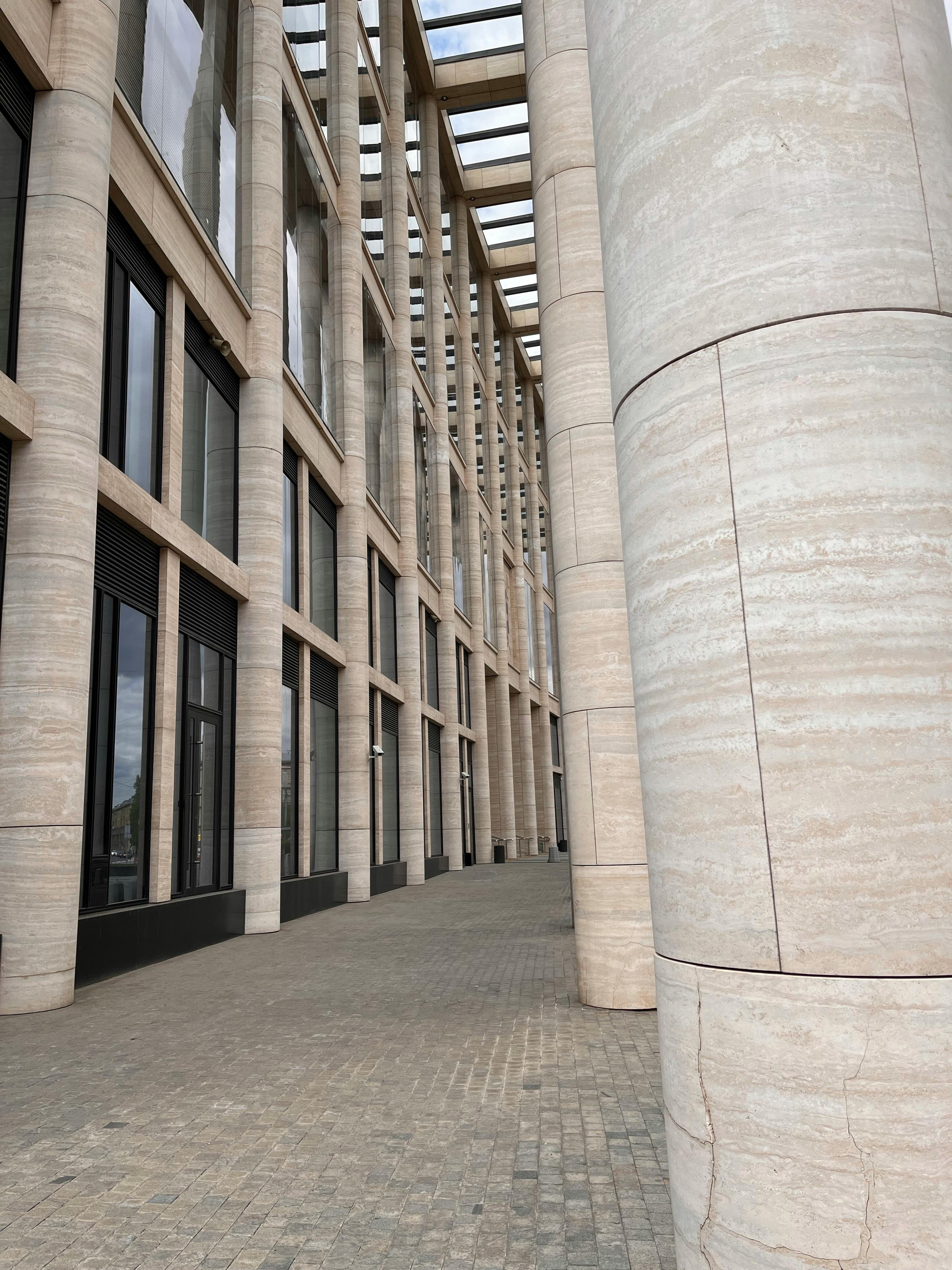 Wall of Building with Column · Free Stock Photo