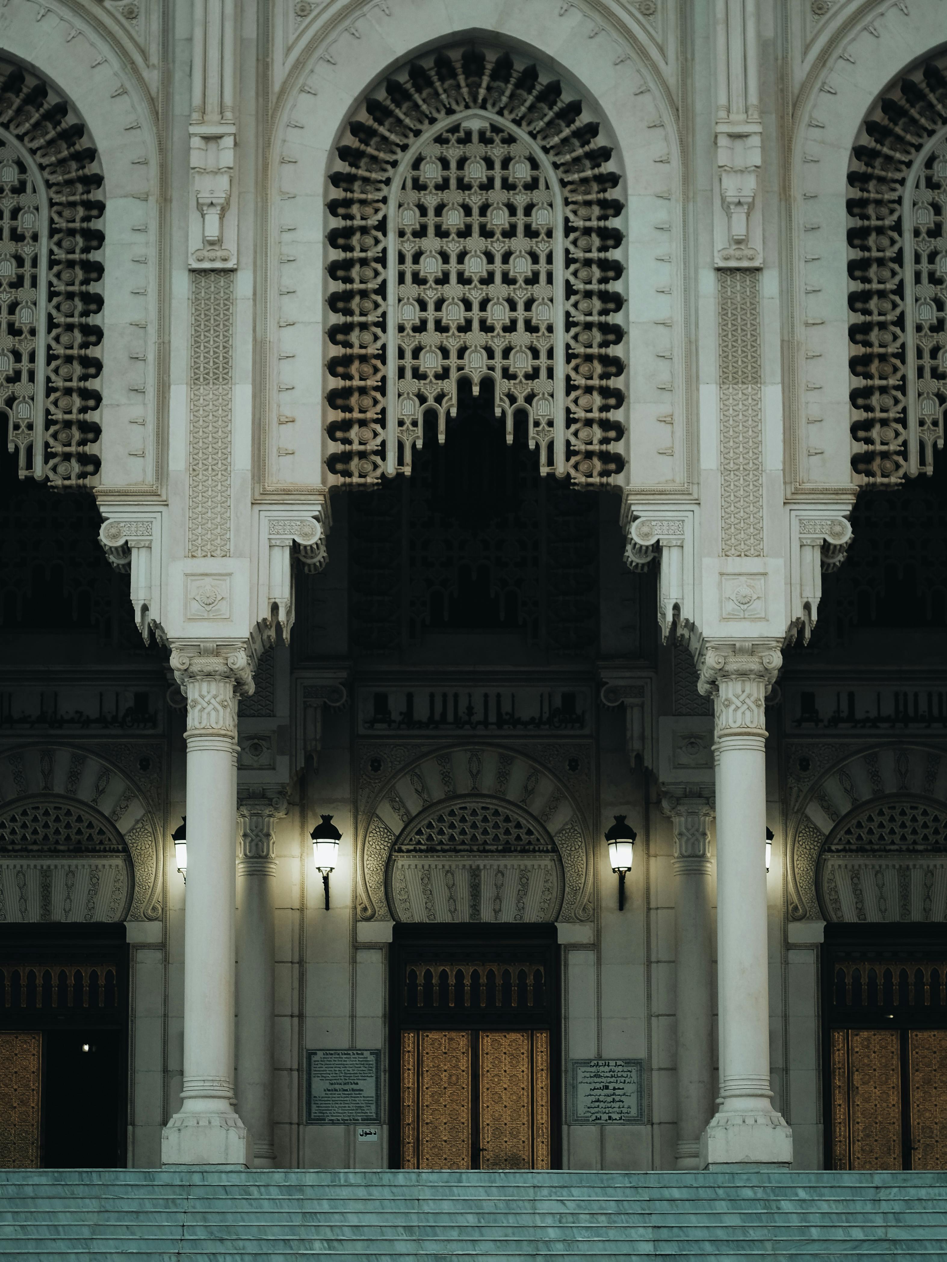 Ornamented Columns in Mosque · Free Stock Photo