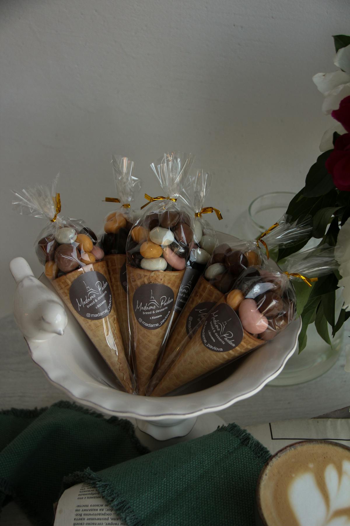 Drizzle Chocolate Photos, Download The BEST Free Drizzle Chocolate ...