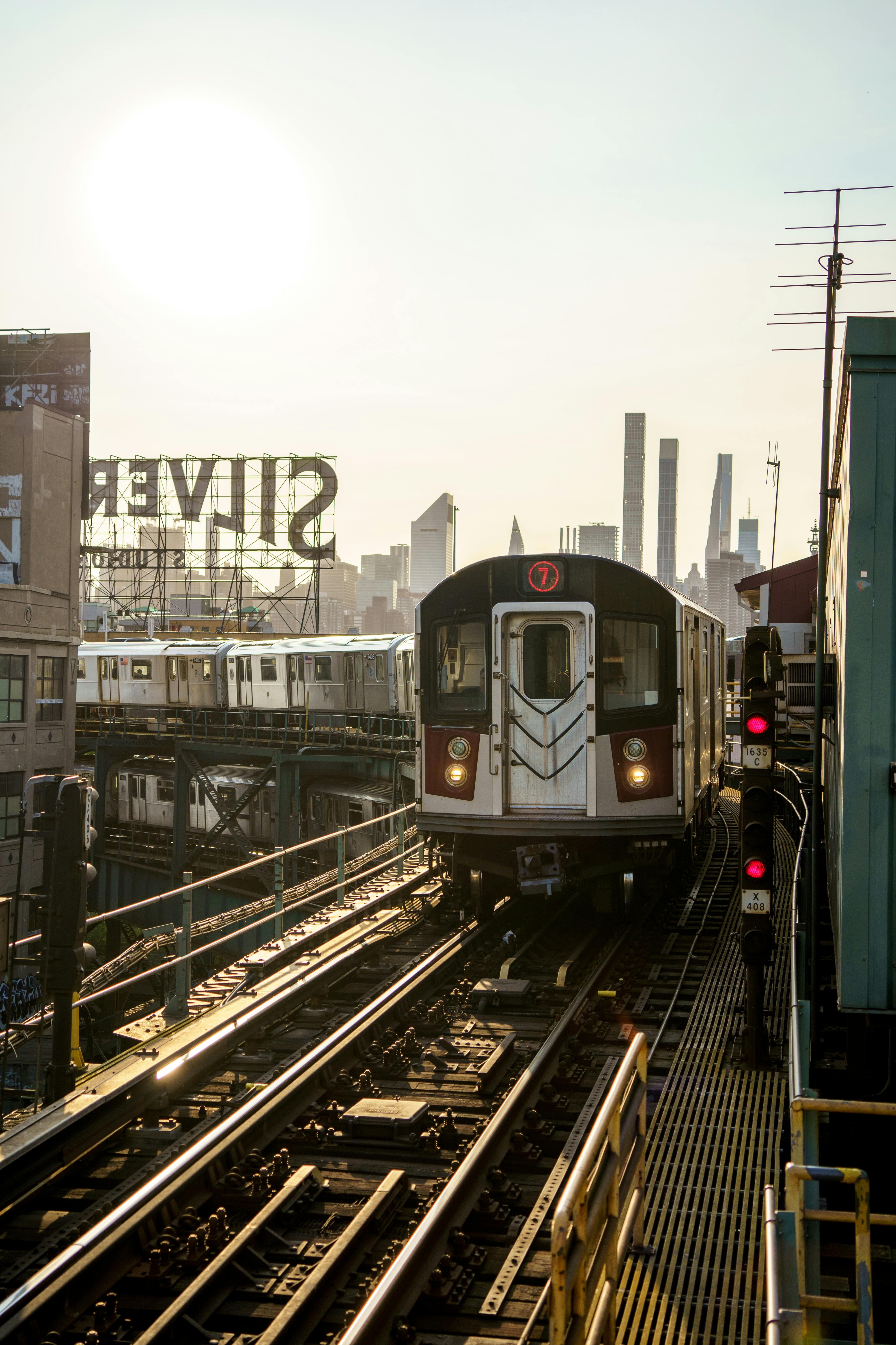 Train on Tracks in New York · Free Stock Photo