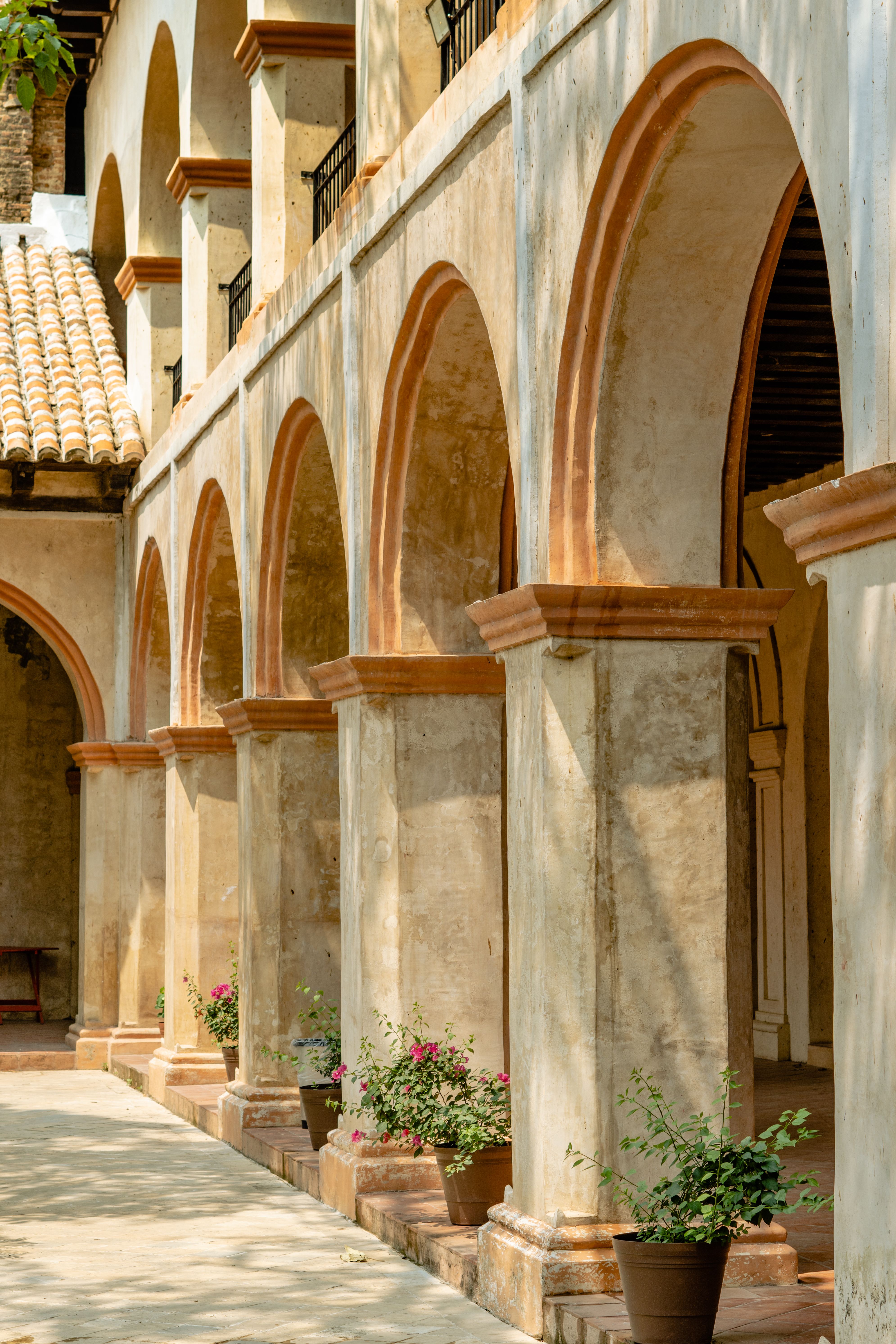 Colonnade on Courtyard · Free Stock Photo