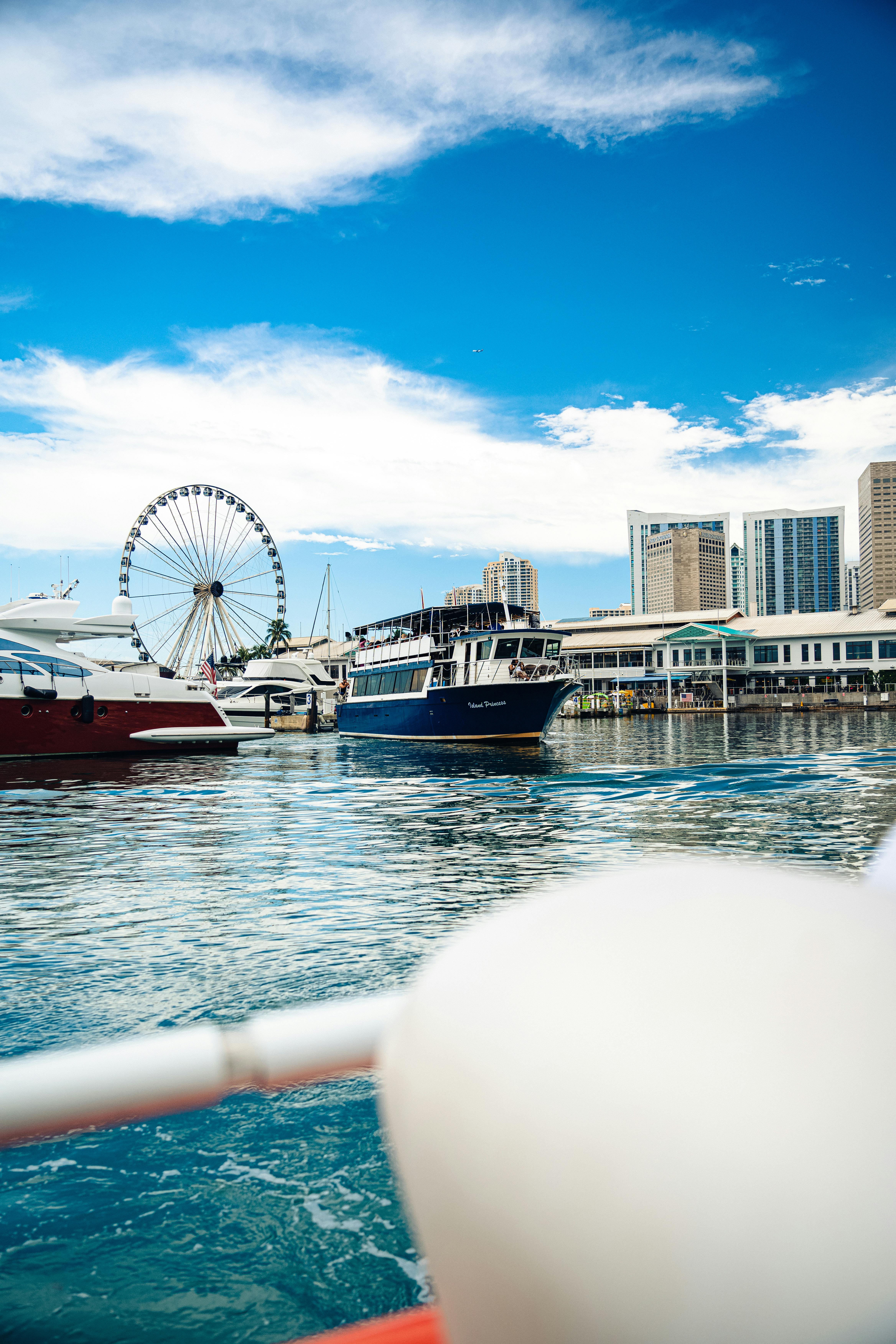 Skyviews Miami Observation Wheel seen from Bayside Marketplace, Miami ...