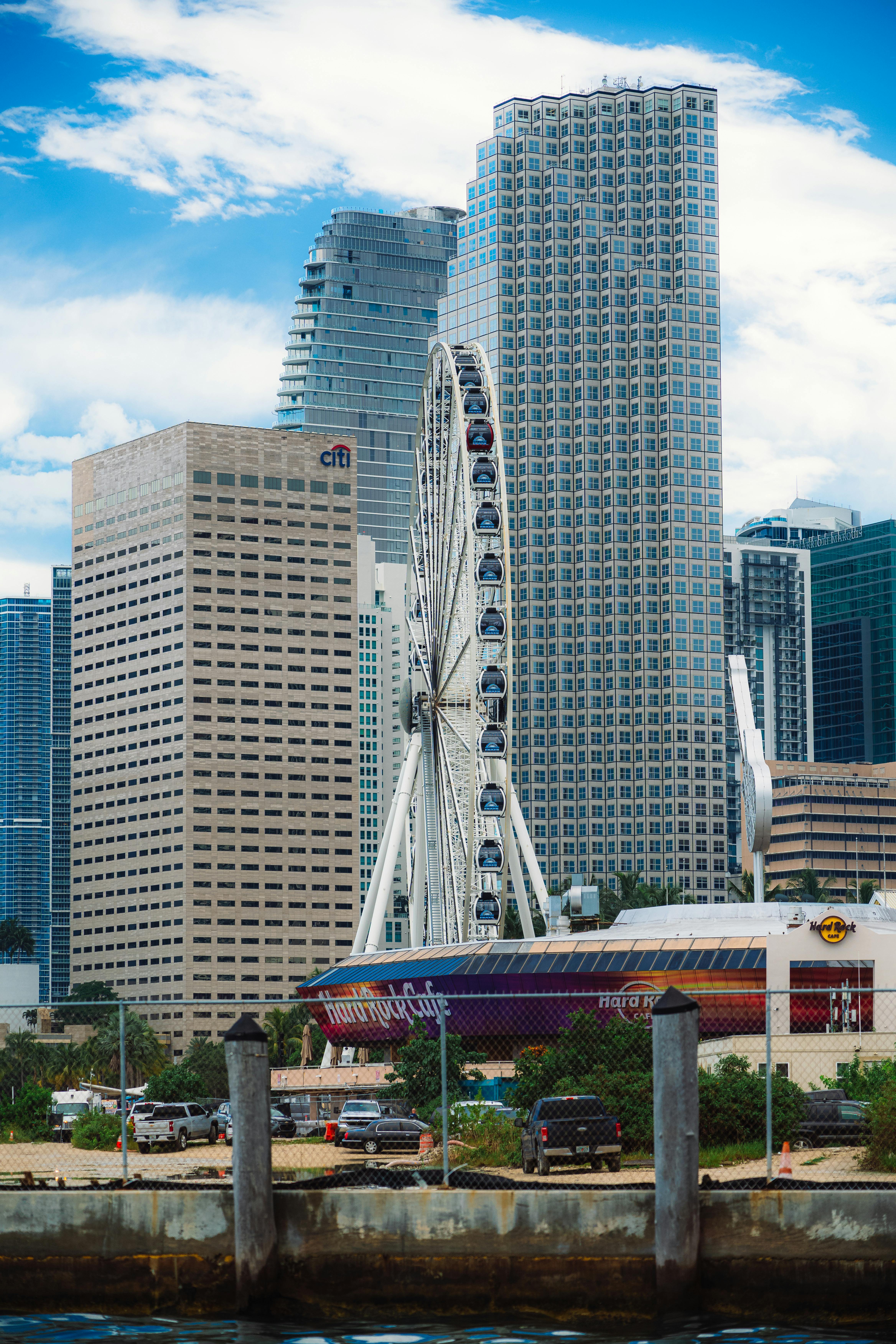 Skyviews Miami Observation Wheel seen from Bayside Marketplace, Miami ...